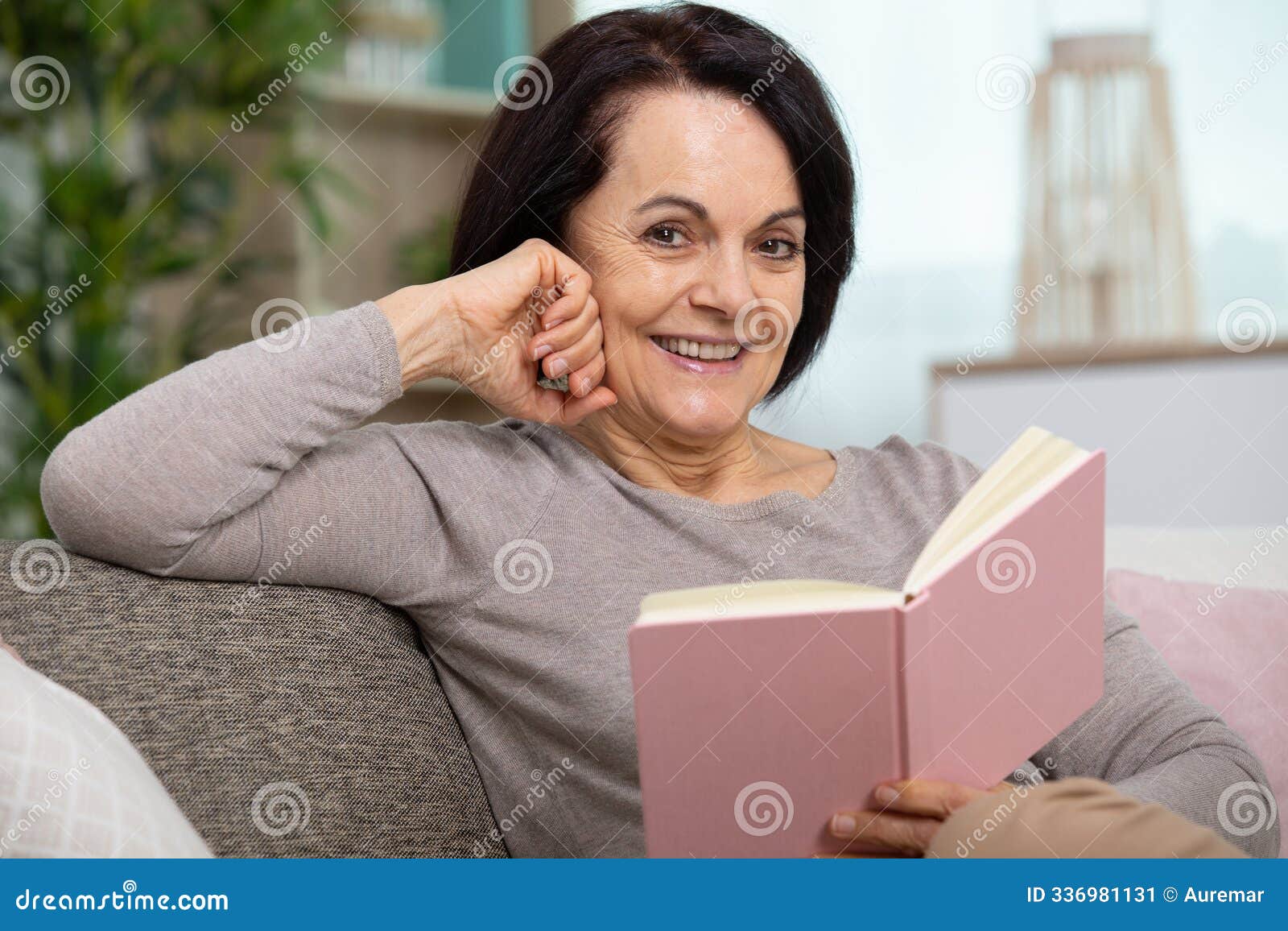 Close Up Beautiful Elderly Lady Smiling Broadly Stock Image - Image of ...