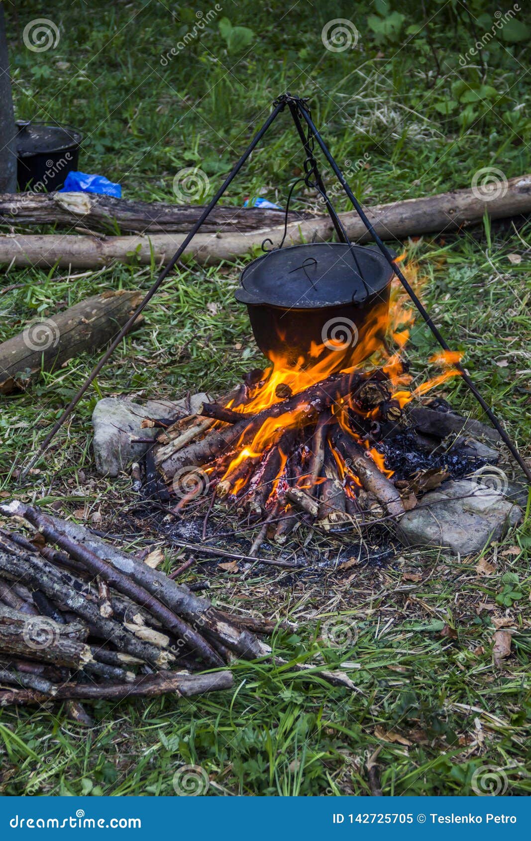 Cauldron on campfire stock image. Image of dirty, campfire - 142725705