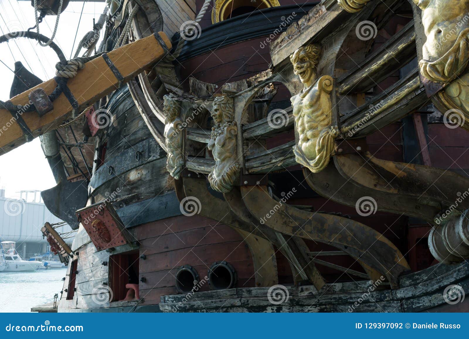 Close Up of the Bow of an Ancient Pirate Galeon Editorial Photography ...