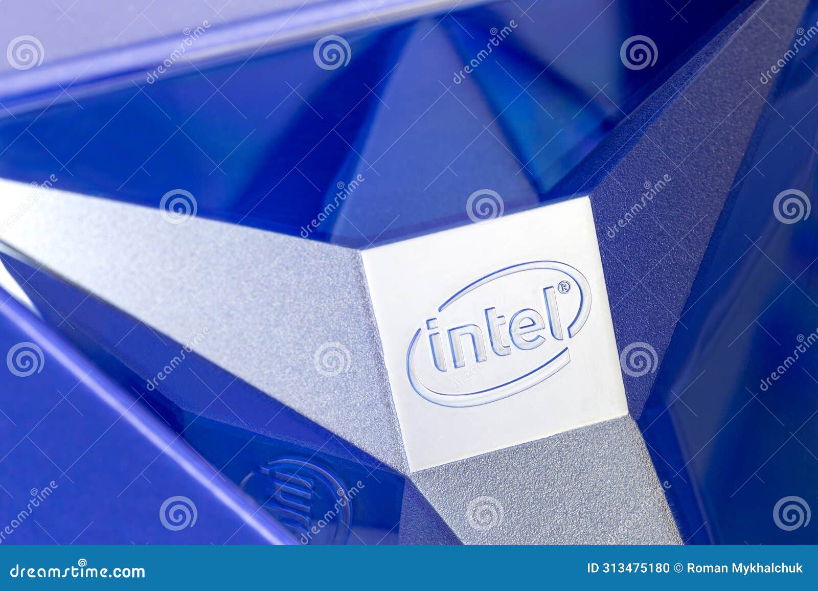 Close Up of Box Design of 10th Generation Intel Processor for Desktop ...