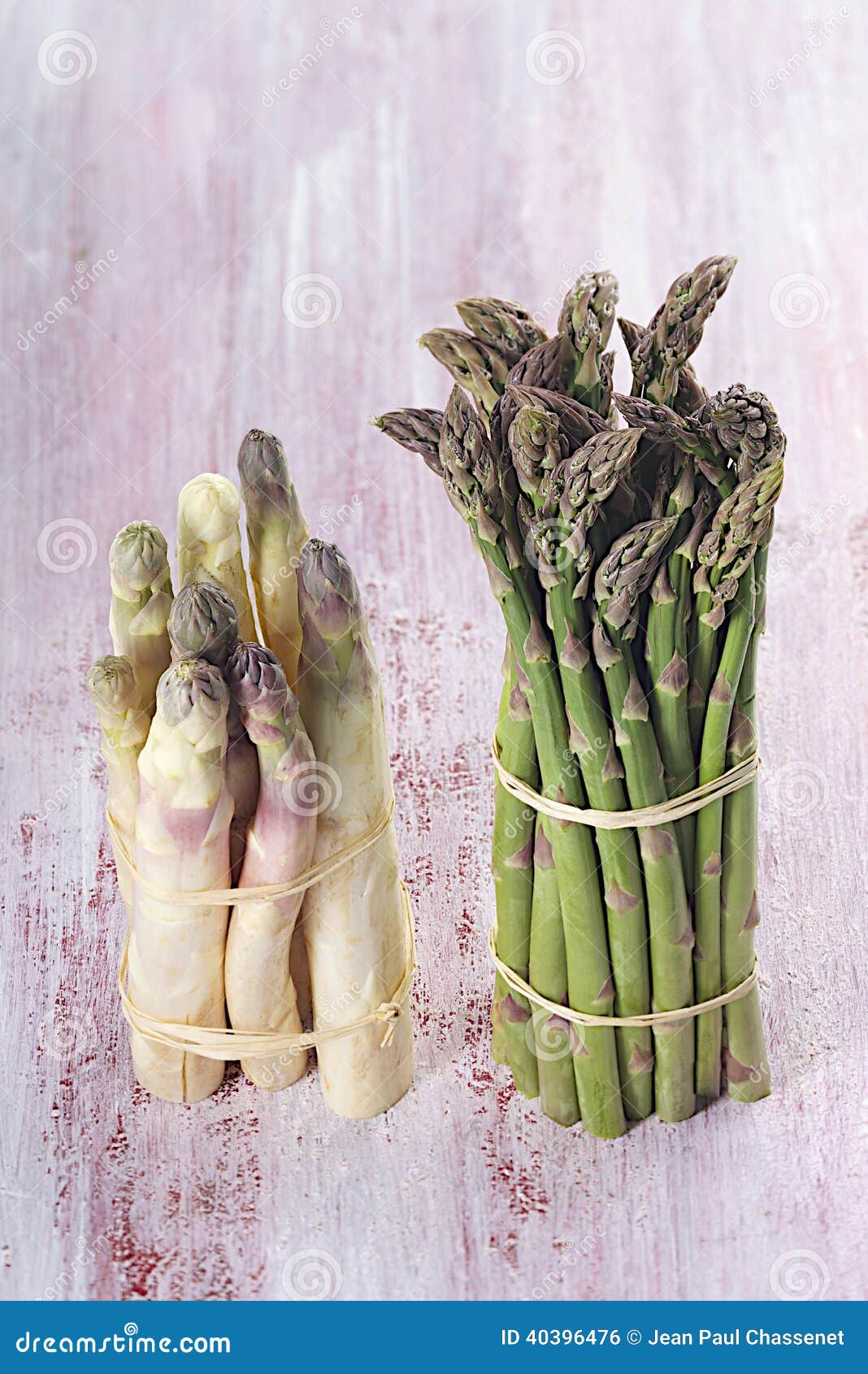 Close Up of Bunch of Young Green and White Asparagus Stock Photo ...