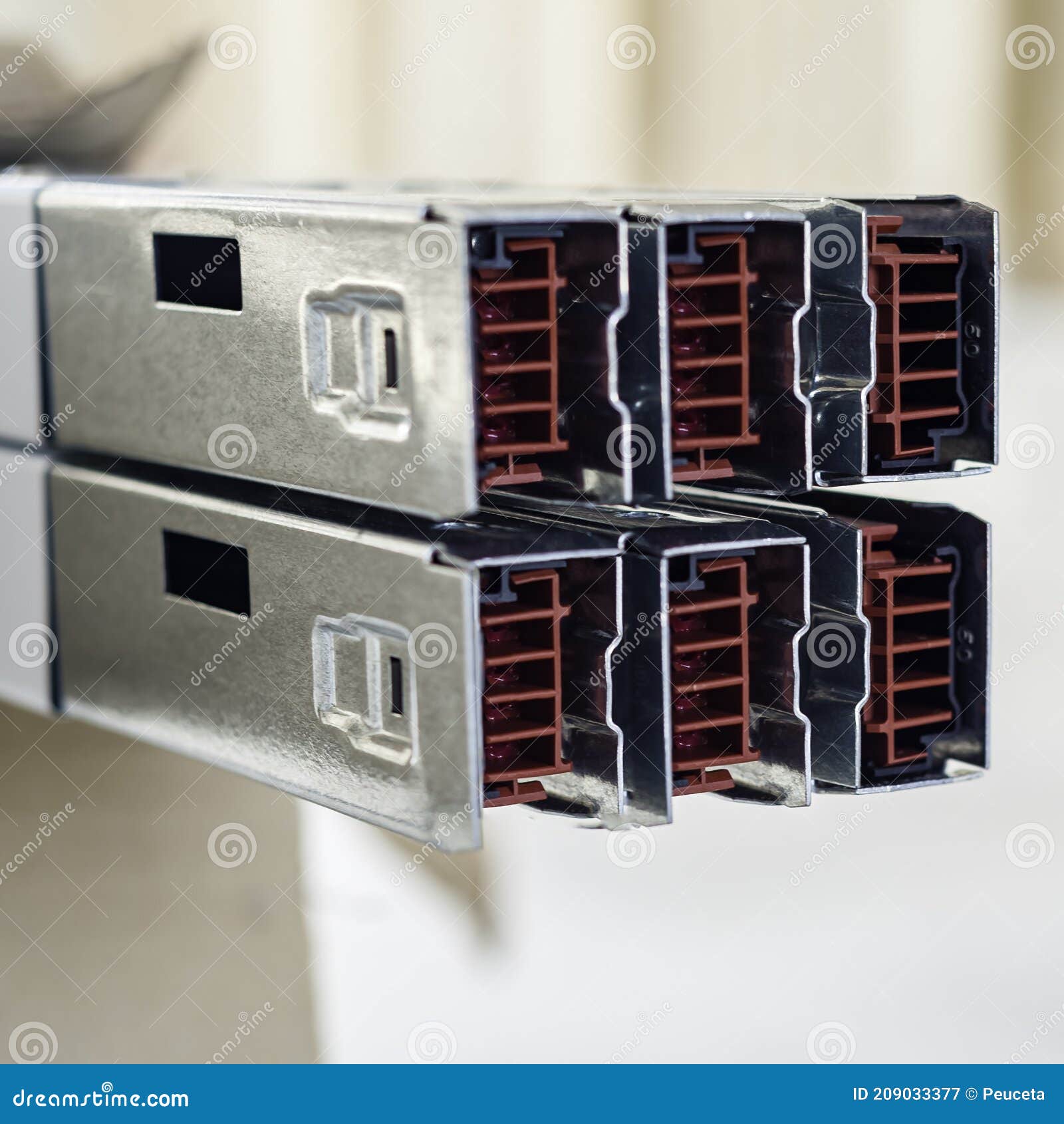 Close Up Busbar Trunking System for Medium Power Distribution Stock ...