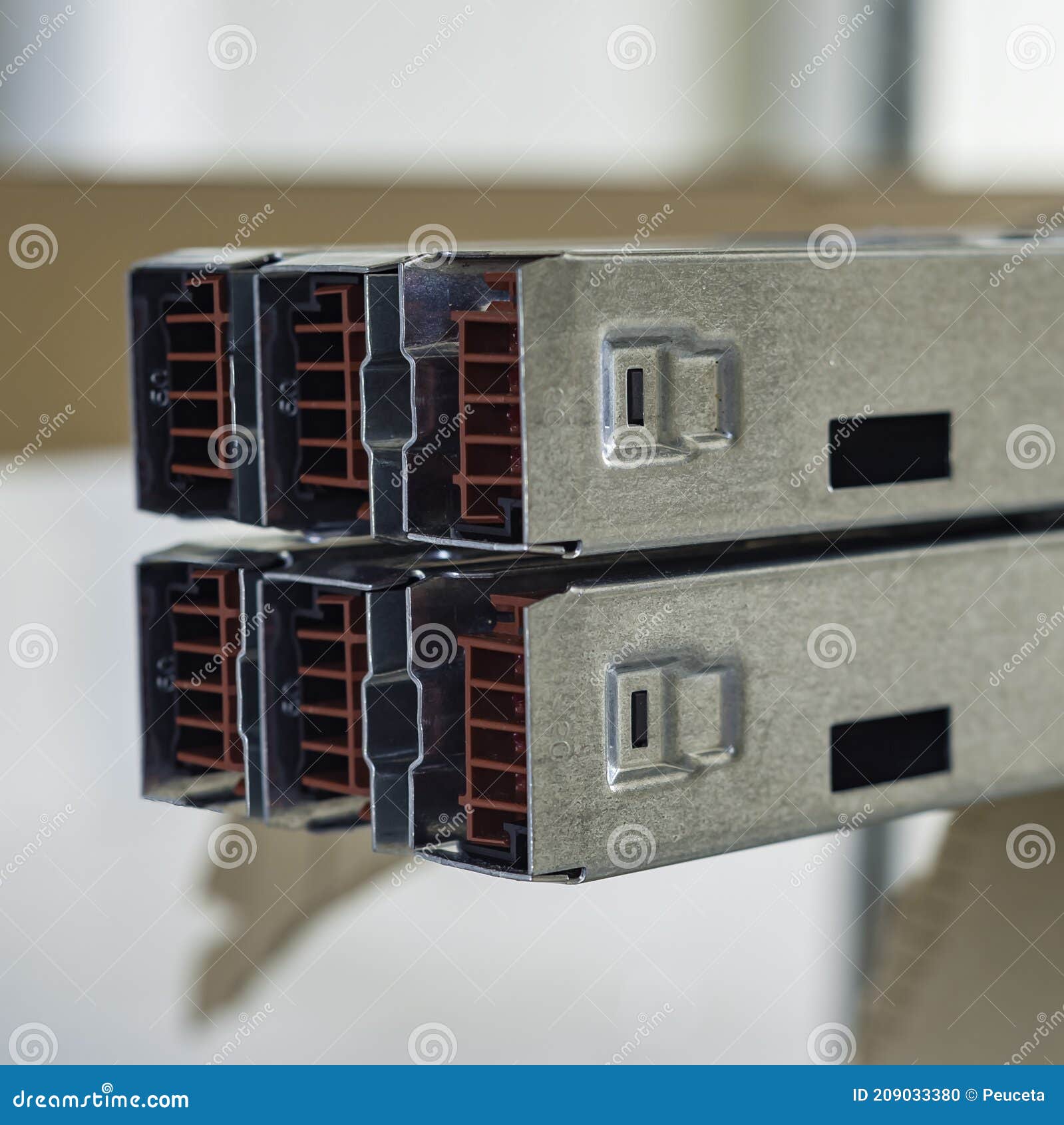 Close Up Busbar Trunking System for Medium Power Distribution Stock ...