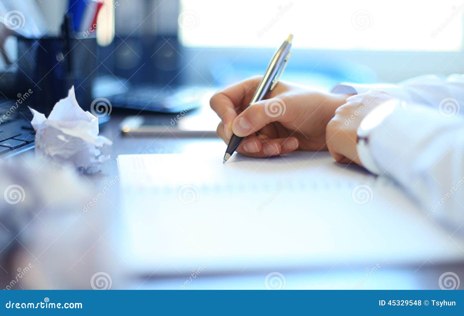 Close-up of Businesswoman Makes a Note Stock Photo - Image of hand ...