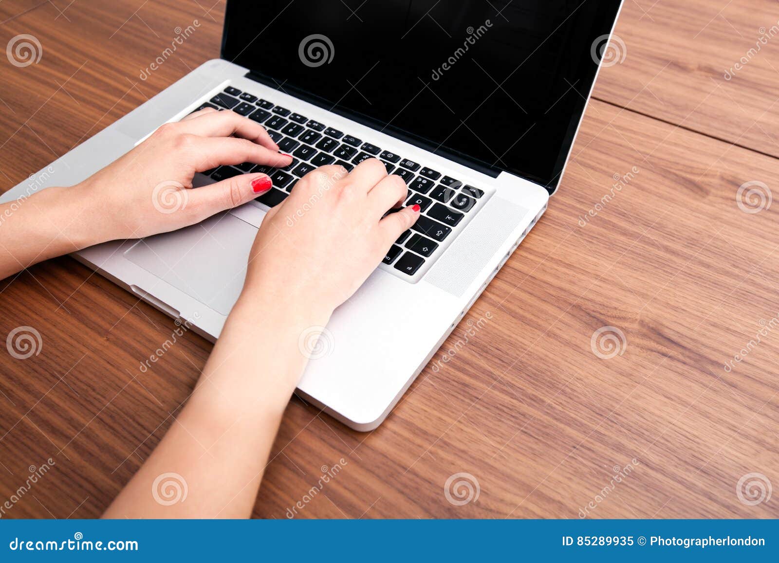 Close-up of Businesswoman S Hands Using Laptop at Table Stock Image ...