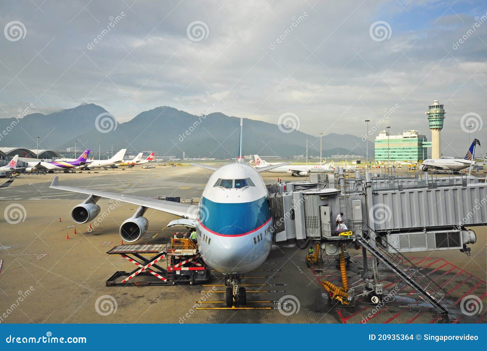 Close Up Cathay Pacific 747 Plane Photos - Free & Royalty-Free Stock ...