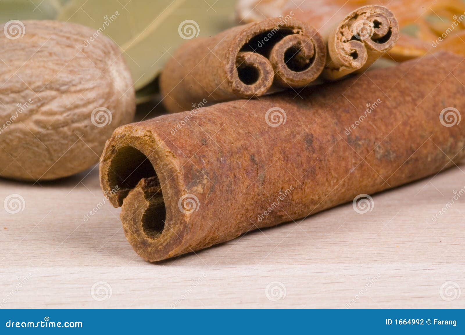 Close-up of Cinamon and Nutmeg Stock Photo - Image of wood, tropics ...