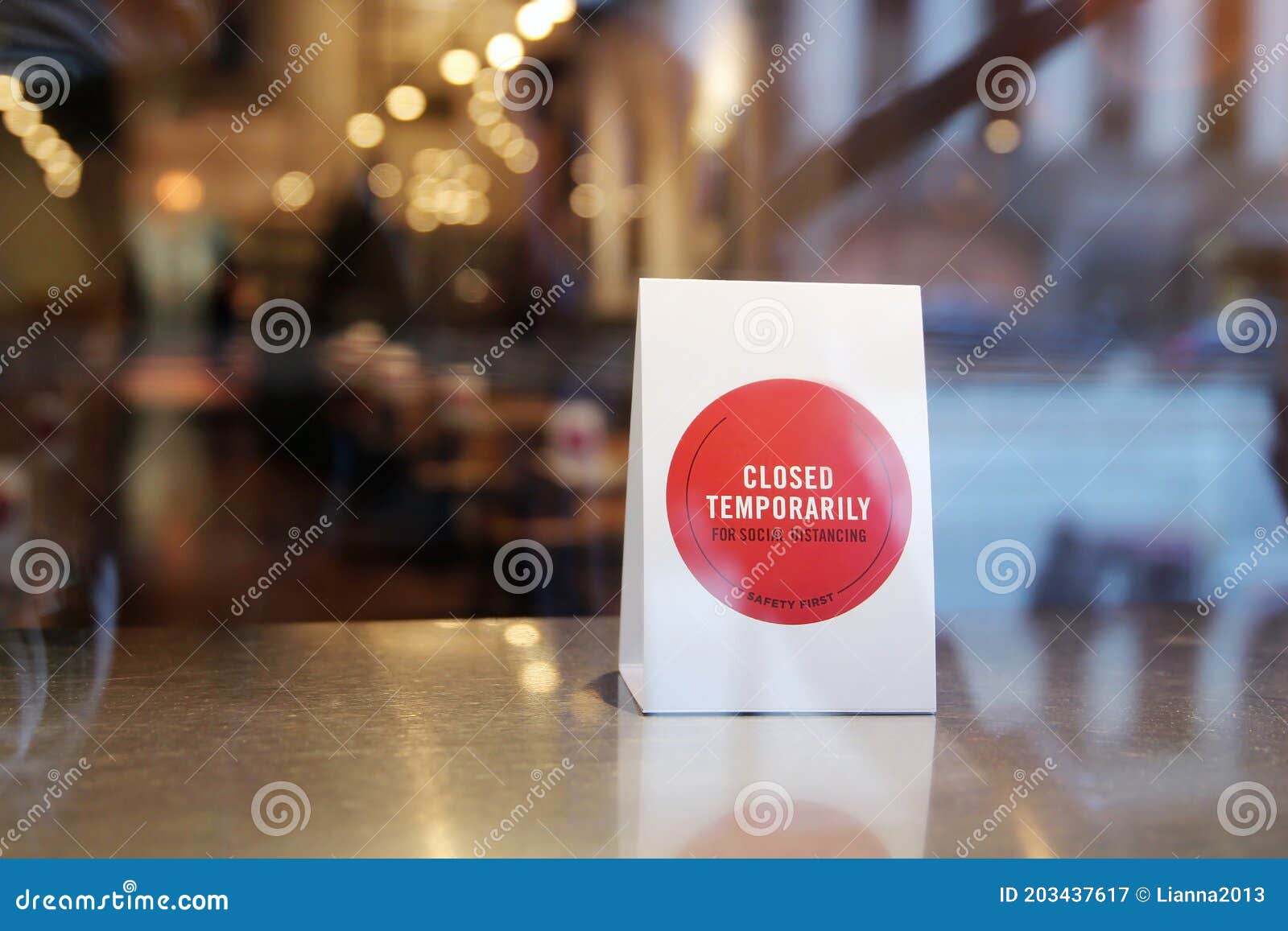 Closed Temporarily Sign in the Window of a Restaurant Displaying the ...