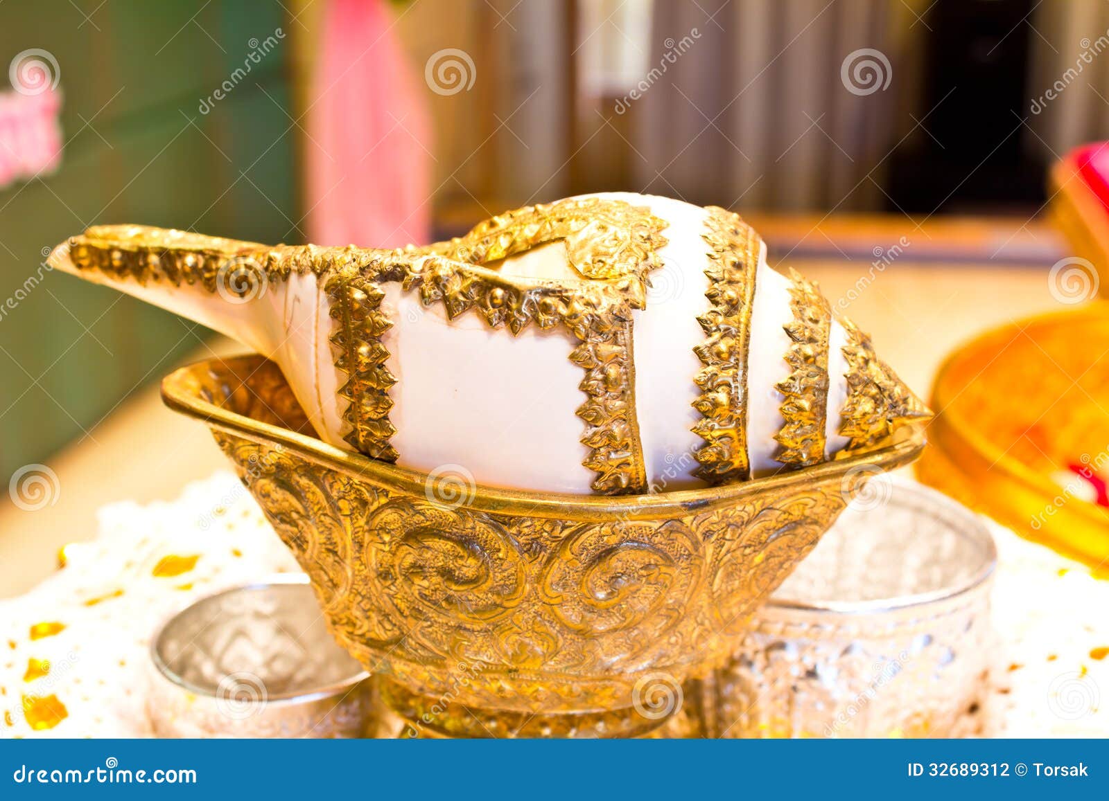 Close up conch shell stock photo. Image of tradition - 32689312