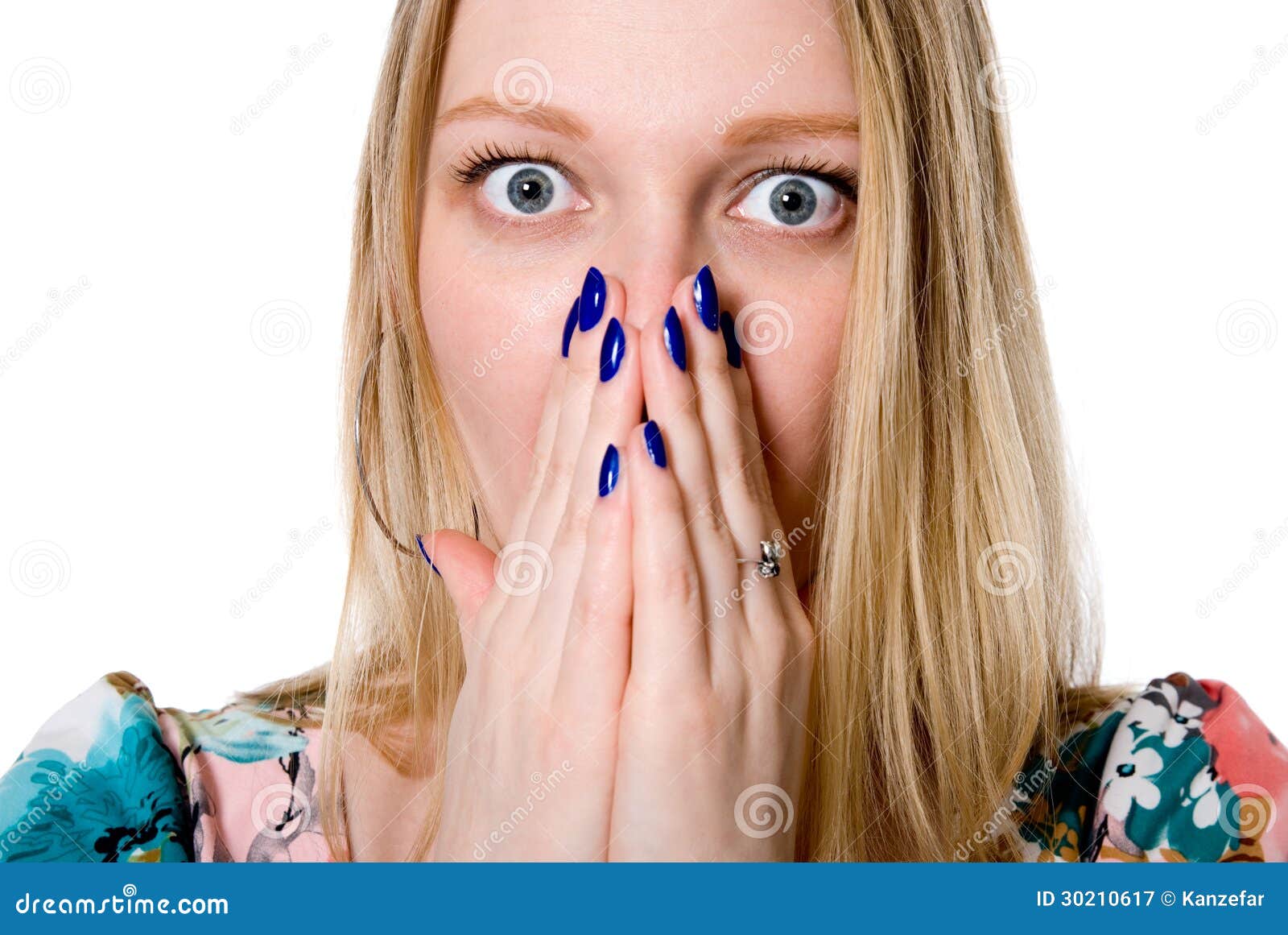 Close Up Da Boca Surpreendida Da Coberta Da Jovem Mulher Com Mão Imagem ... Close Up Da Boca Surpreendida Da Coberta Da Jovem Mulher Com Mão Imagem ...