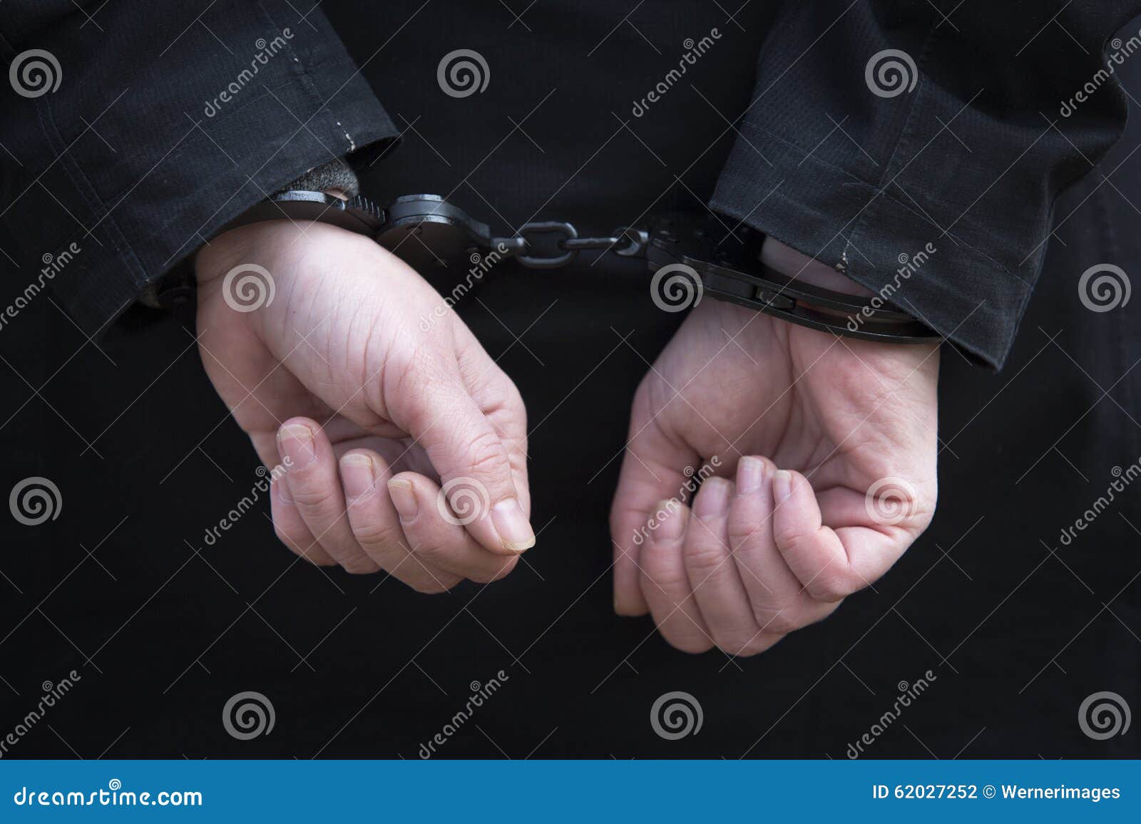 Close Up Da Mulher Que Está Sendo Algemada Foto de Stock - Imagem de ...