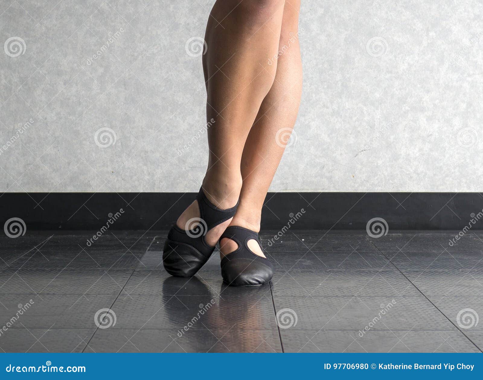 Close Up of Dancer with Bevelled Foot in Jazz Dig Position Stock Photo ...