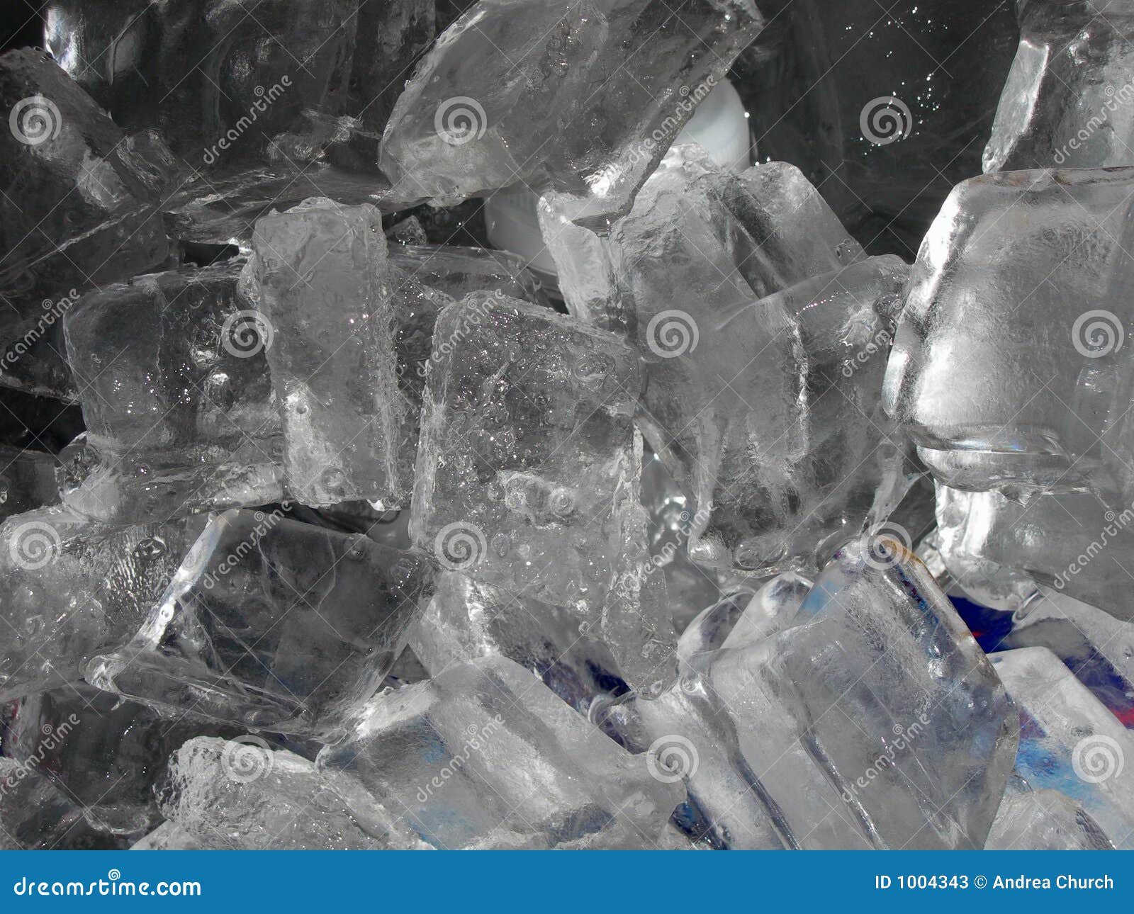 Close-up de cubos de gelo imagem de stock. Imagem de quadrado - 1004343