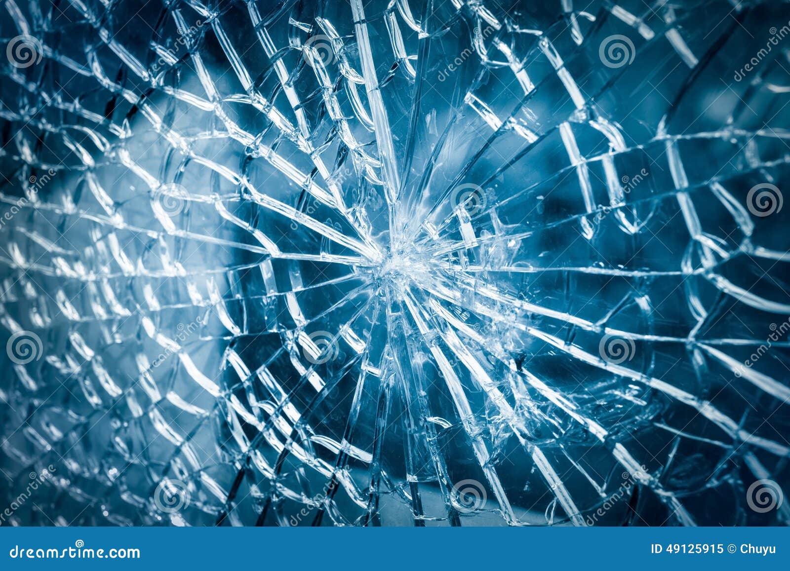 Close up de vidro quebrado imagem de stock. Imagem de danificado - 49125915