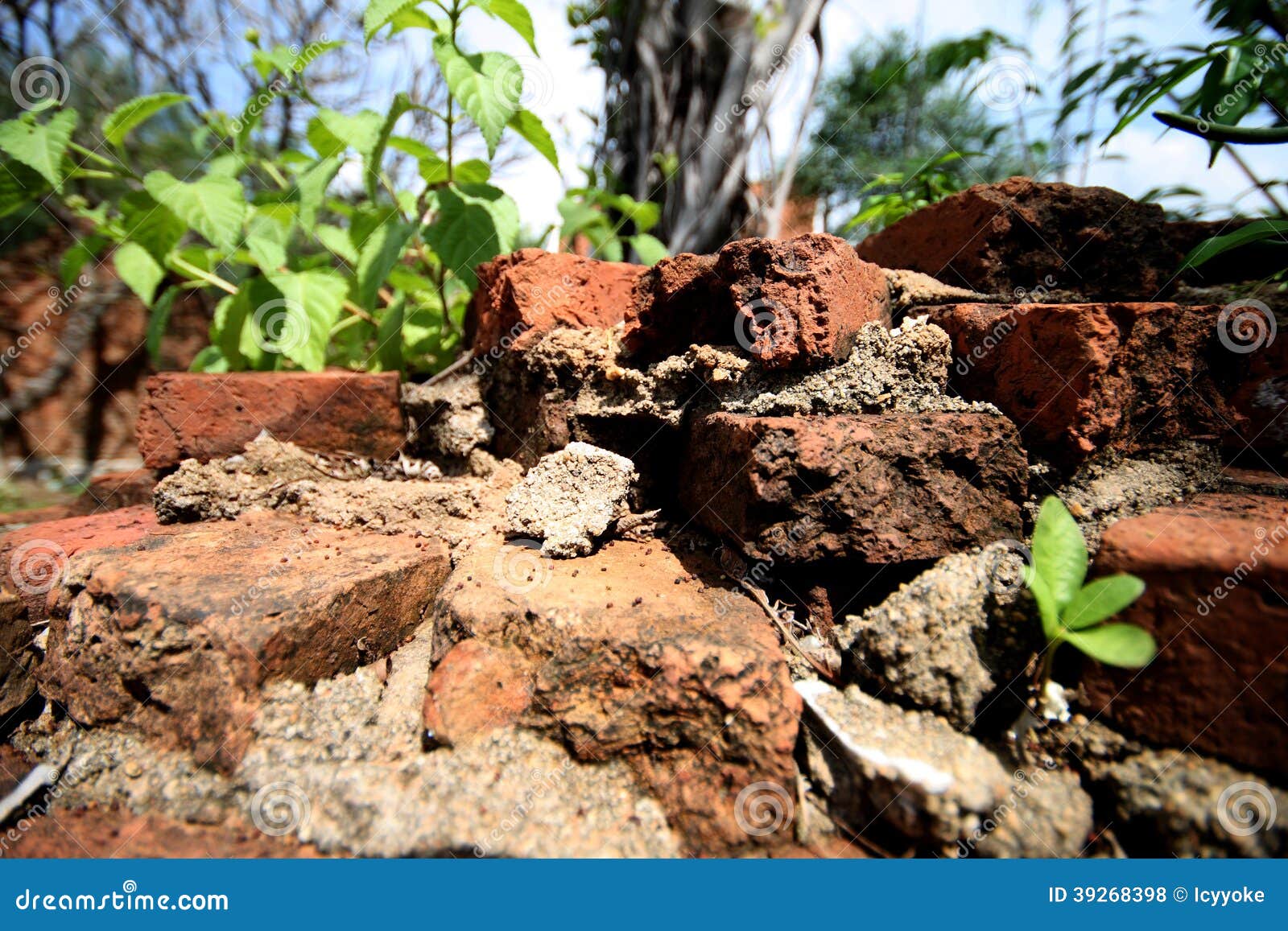 Close Up of Destroyed Brick Walls Stock Photo - Image of brick, details ...