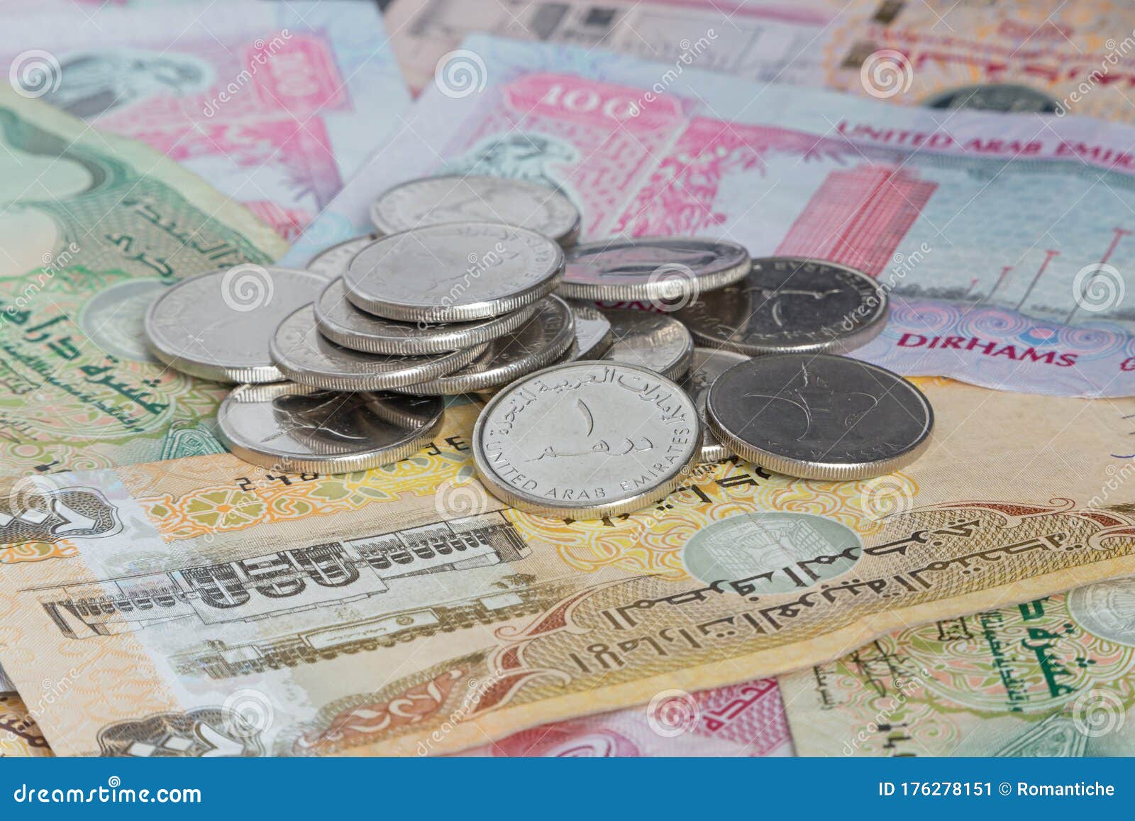 Dirham Coins on UAE Banknotes Stock Image - Image of paper, dirham ...