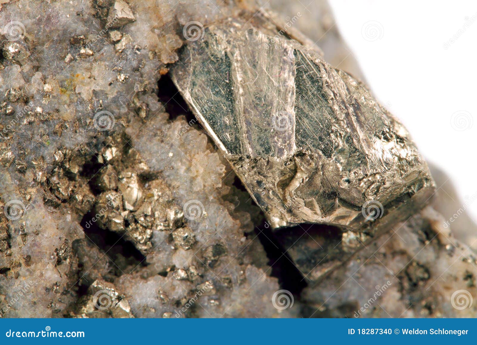 Close up do ouro do tolo foto de stock. Imagem de pepita - 18287340