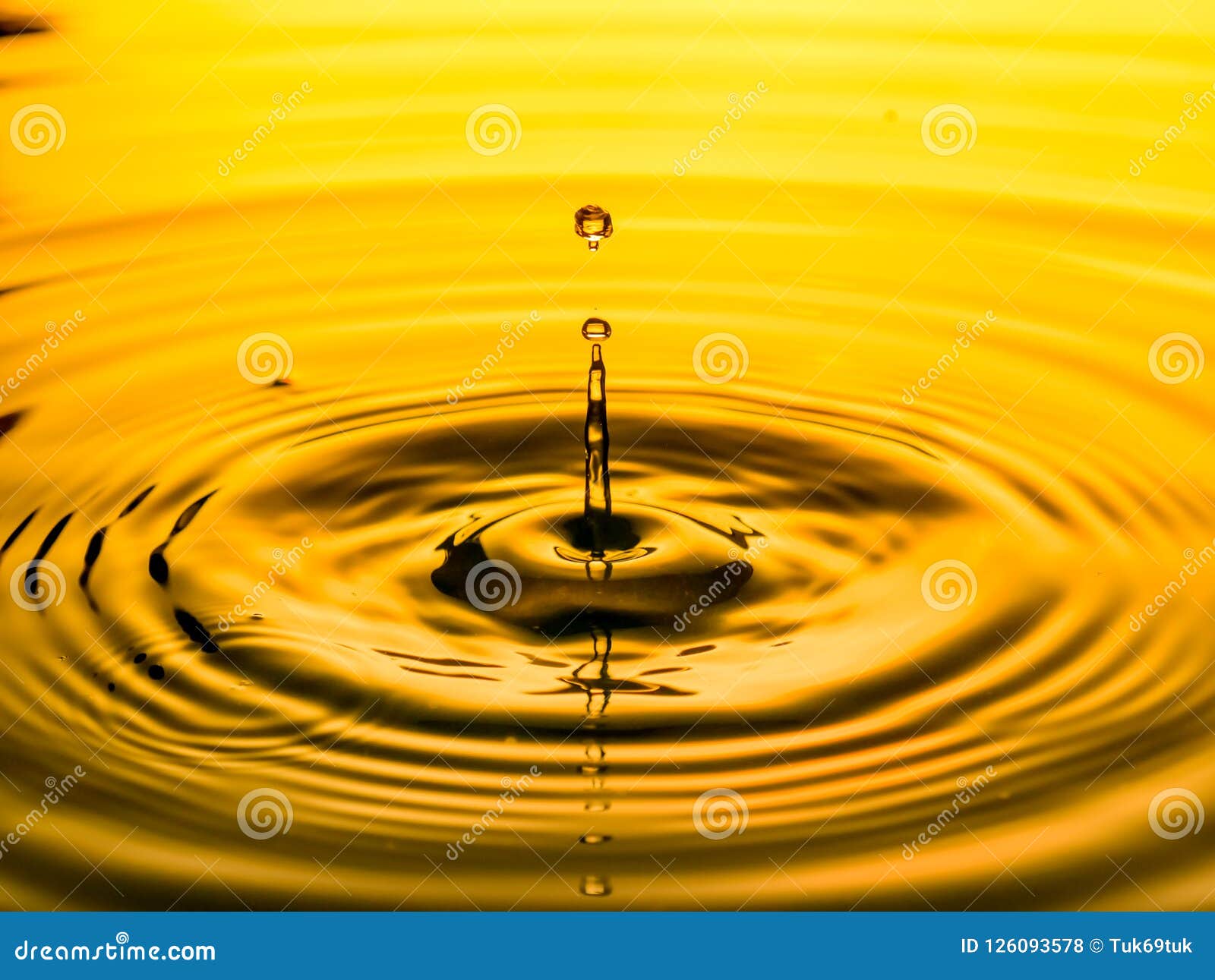Drop Oil Ripple Stock Images - 1,943 Photos