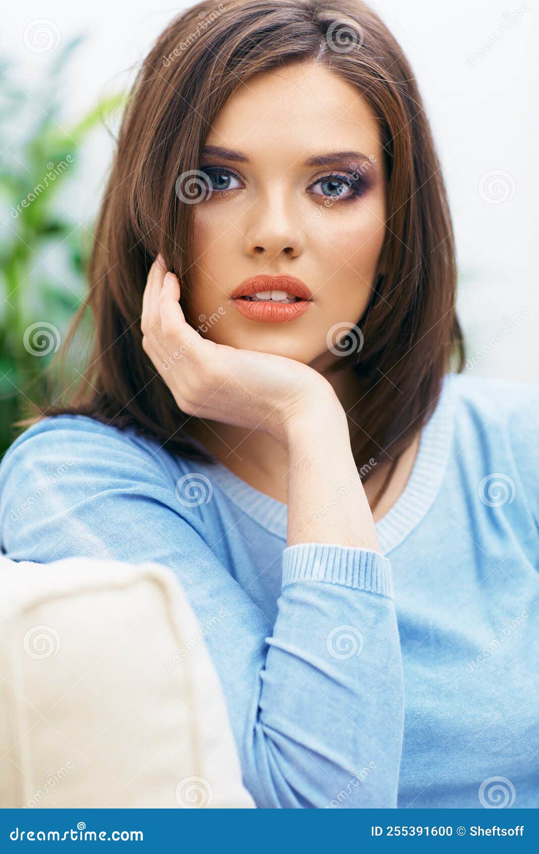 Close Up Face Portrait of Young Beautiul Woman Stock Photo - Image of ... Close Up Face Portrait of Young Beautiul Woman Stock Photo - Image of ...