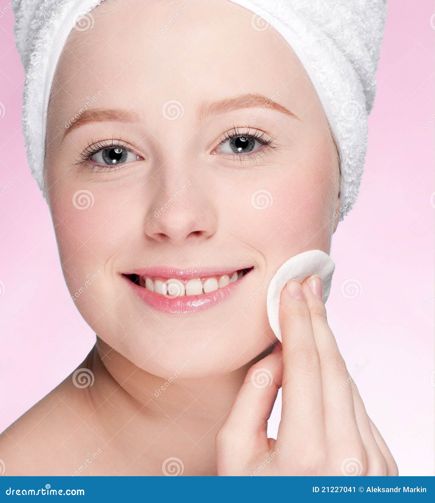 Close-up Face of Young Woman Applying Sponge Stock Image - Image of ...