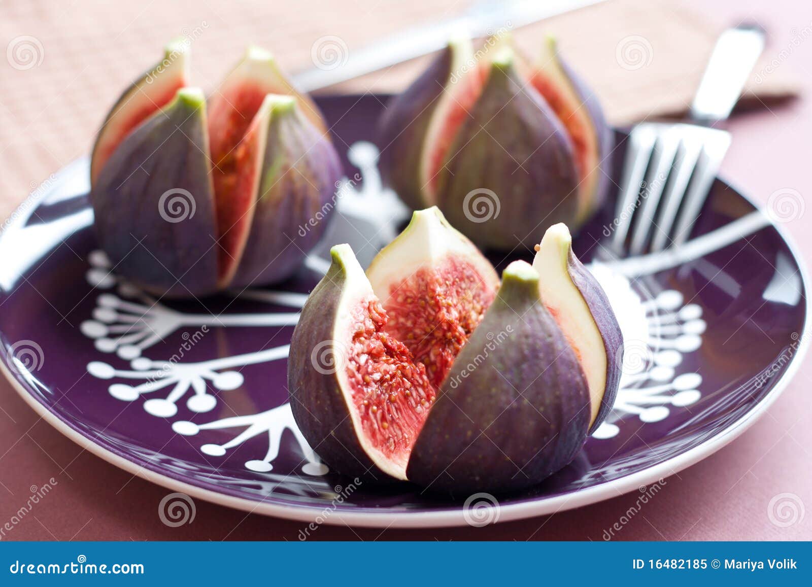 Close Up of Figs on the Plate Stock Image - Image of ficus, vegetables ...