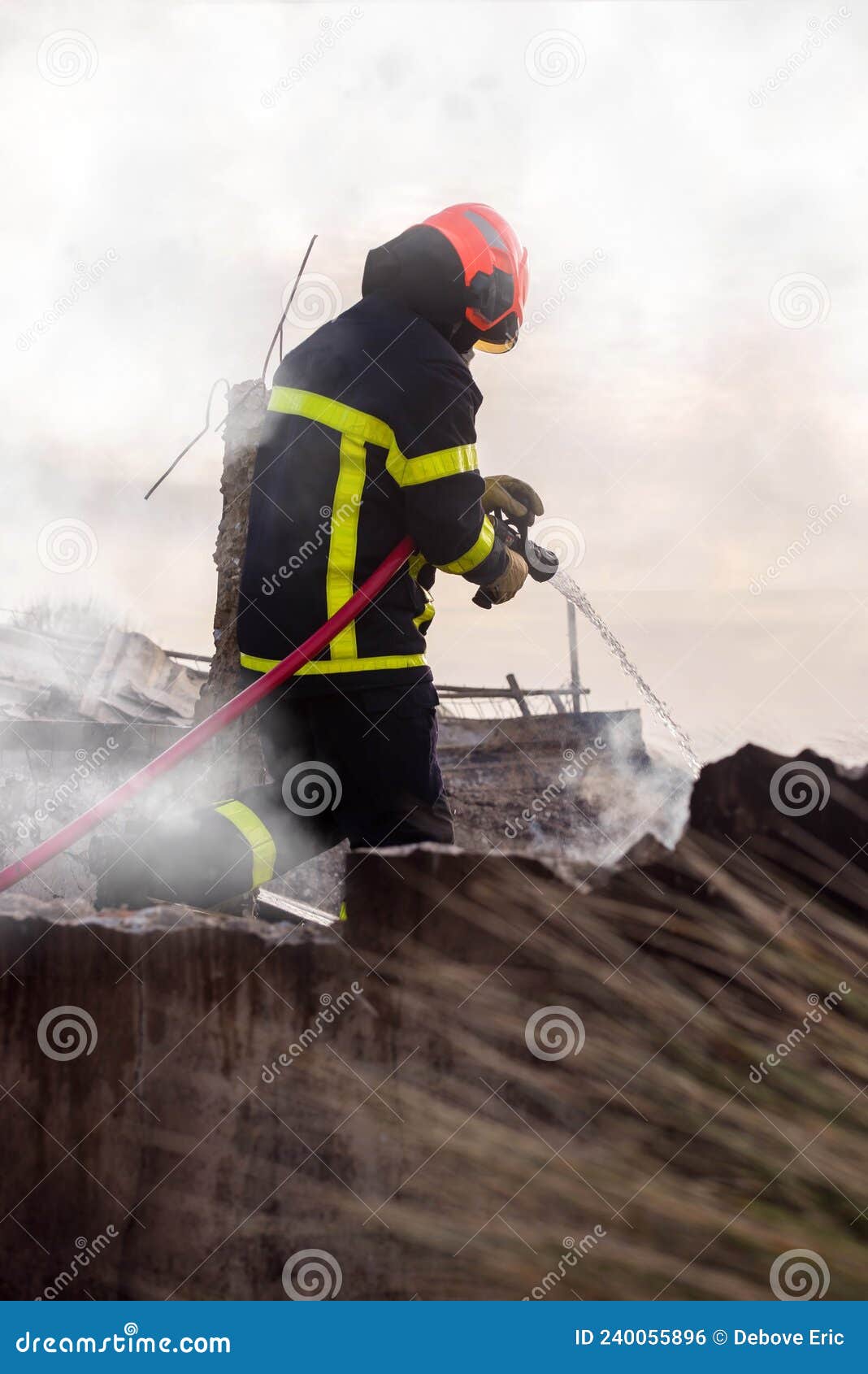 Close-up Firefighter Using a Fire Hose To Put Out a Building Fire Stock ...