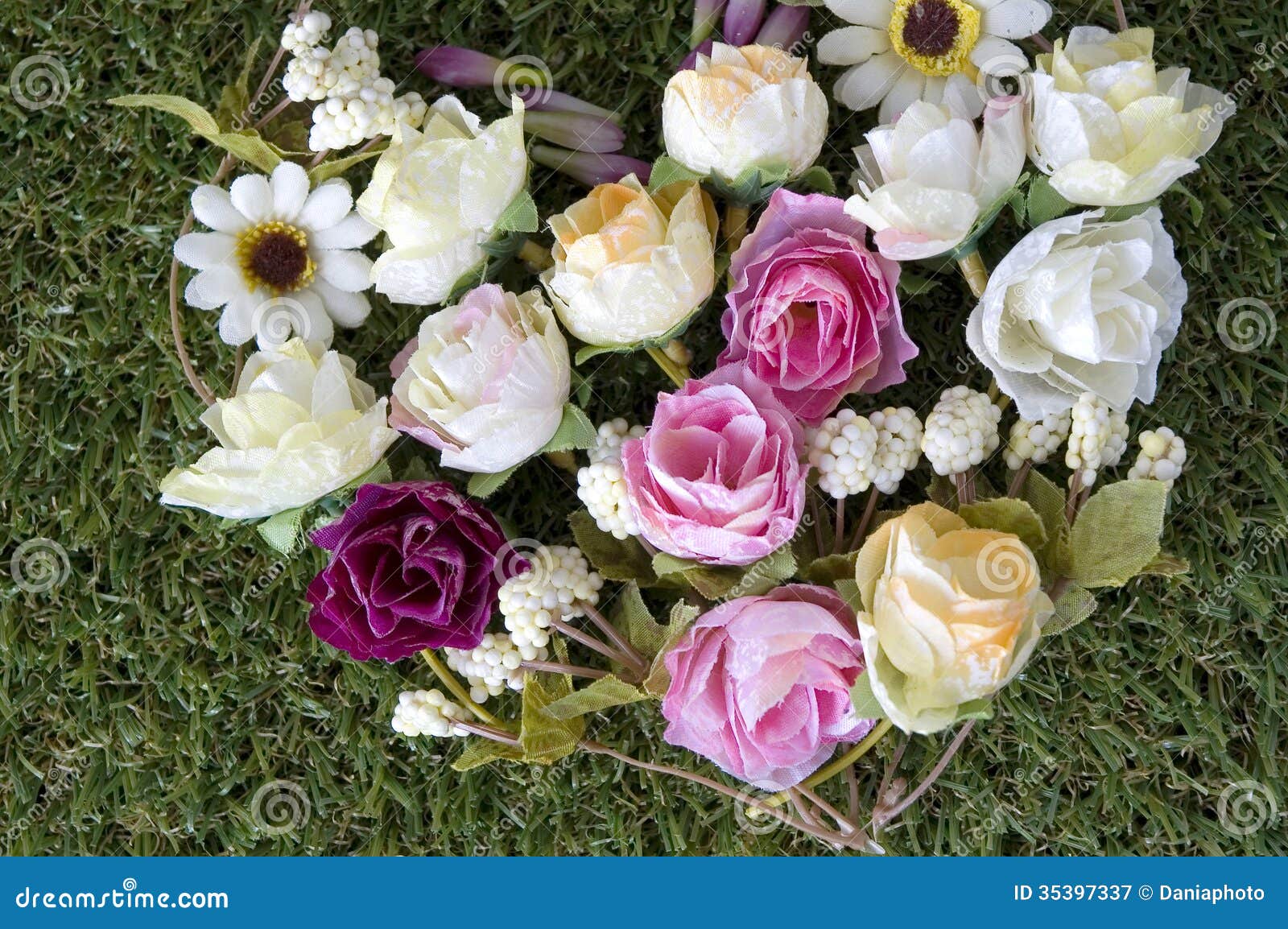 Close Up Flowers in Heart Shape Stock Image - Image of bouquet, shape ...