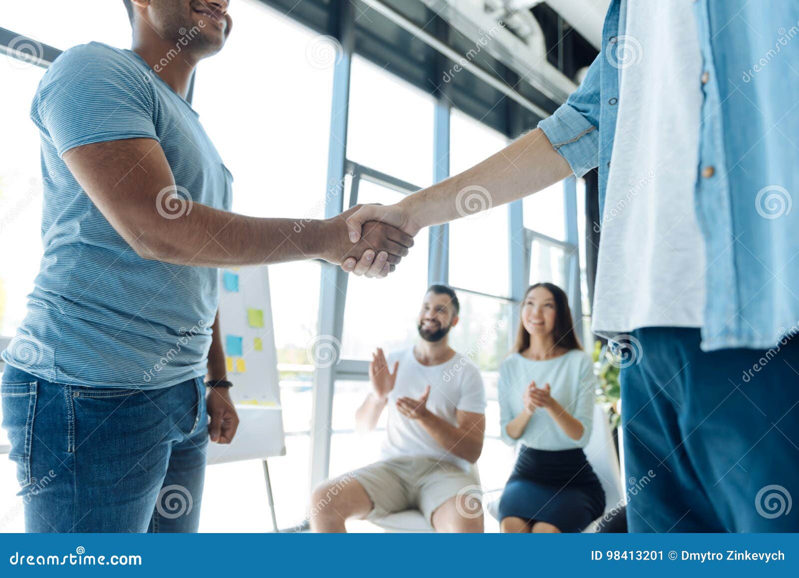 Close Up of a Friendly Handshake Stock Image - Image of discuss ...