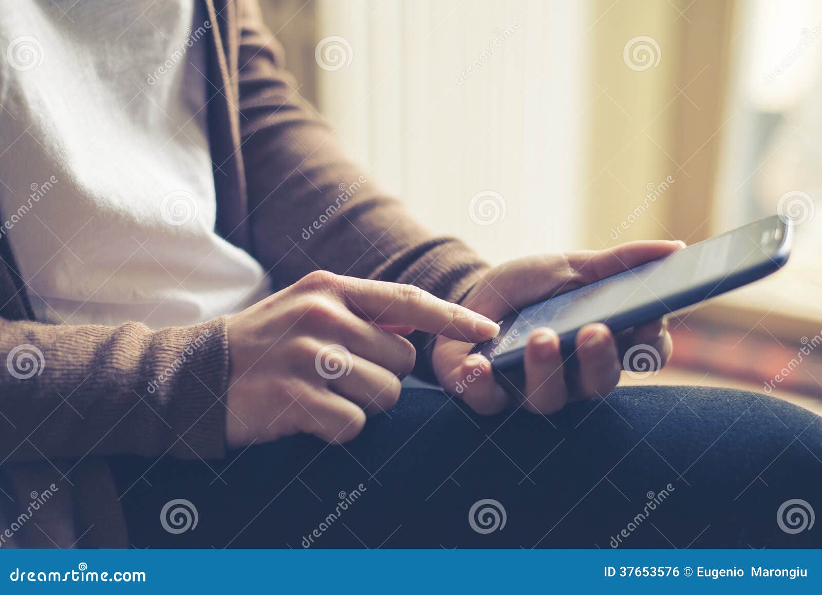 Close Up of Hand Woman Typing on Smart Phone Stock Photo - Image of ...