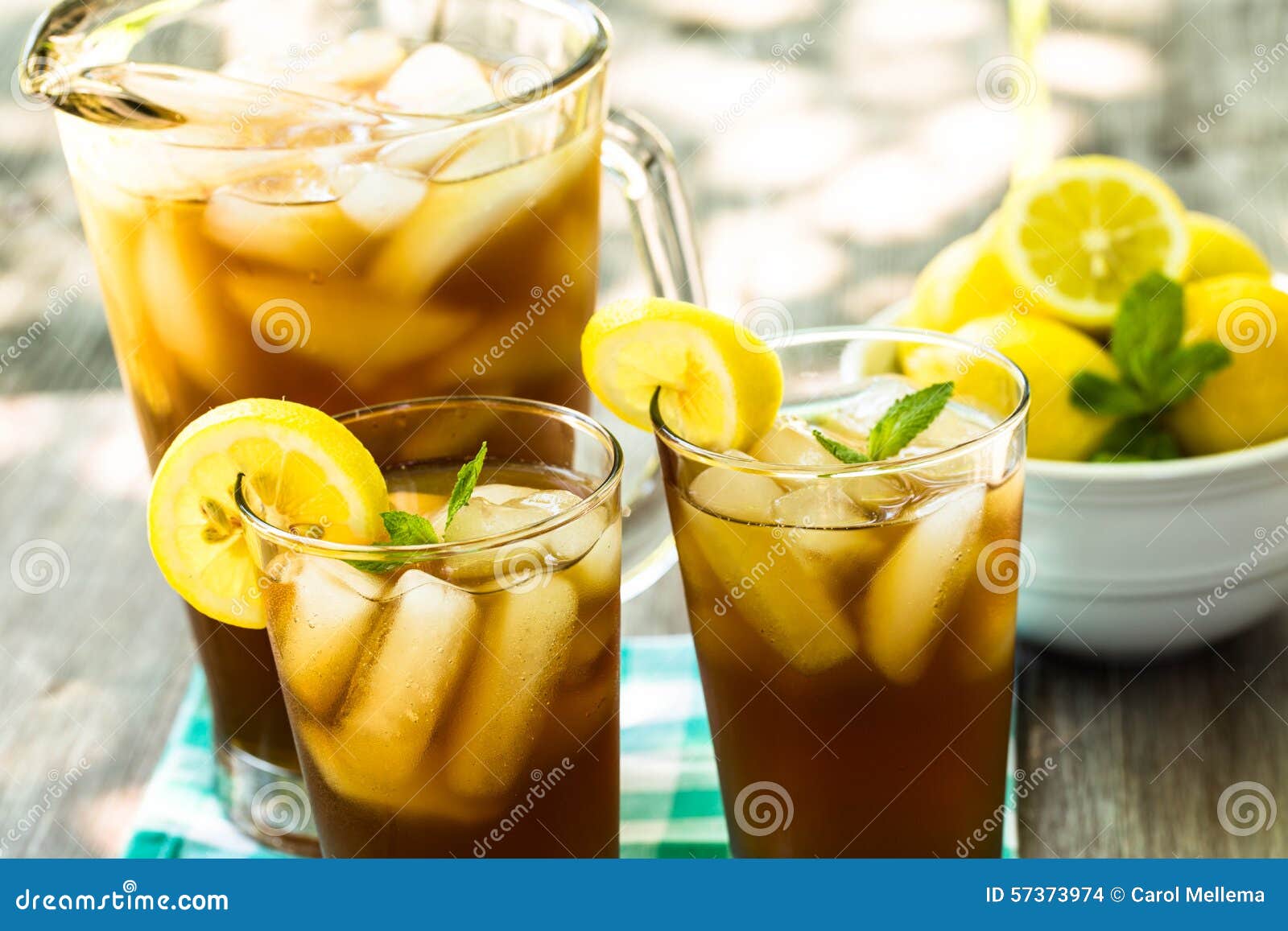 Close Up Iced Tea with Lemons Stock Photo - Image of drink, refreshing ...