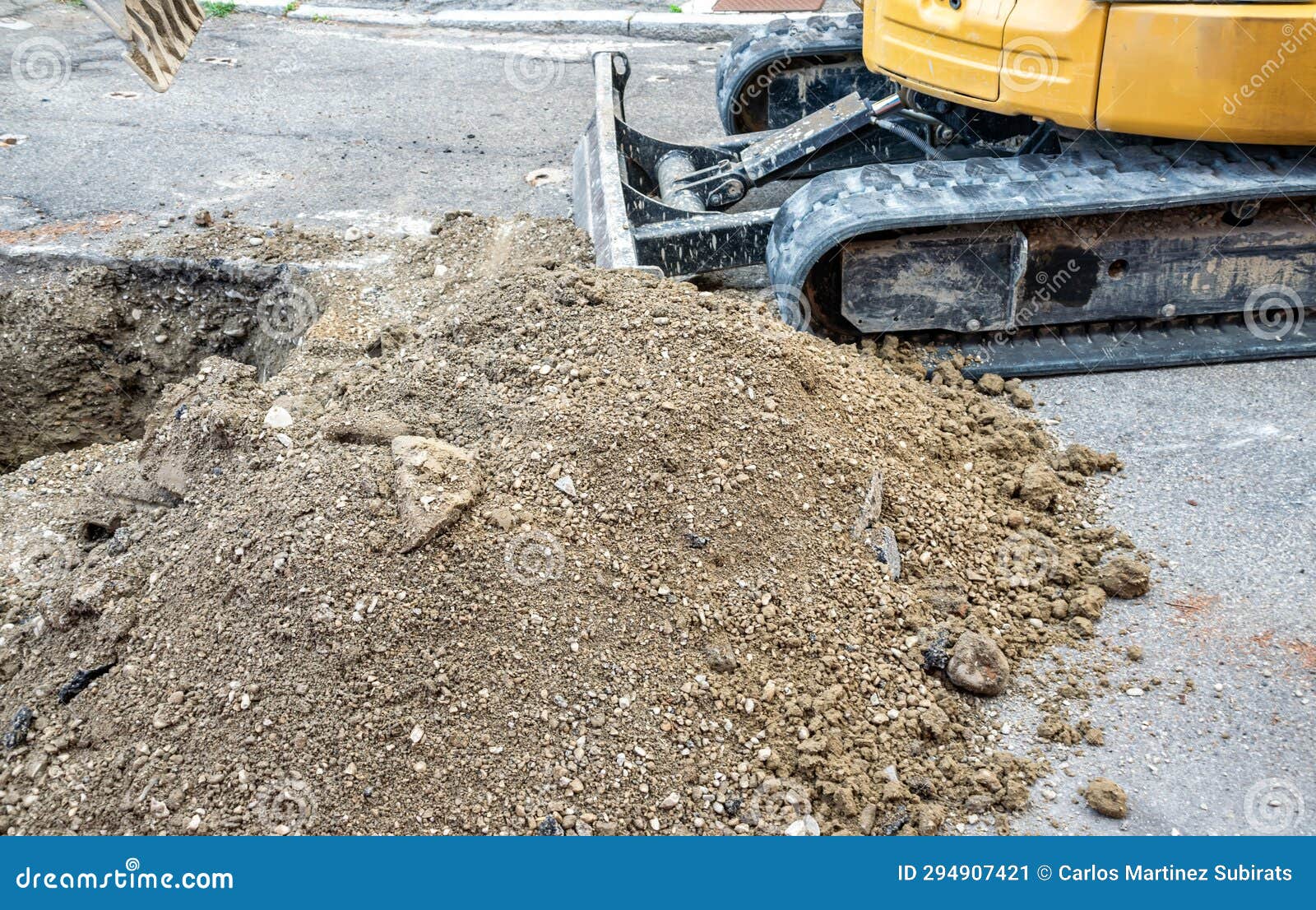 Close Up Image of Excavator in Operation Digging in Ground Stock Image ...