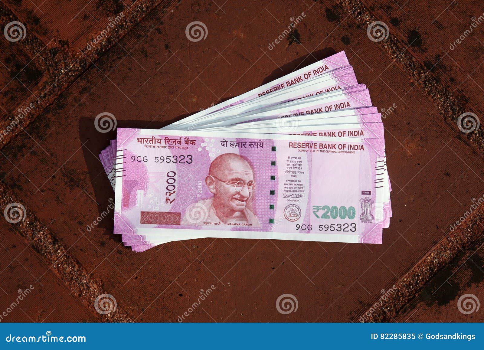 Close Up of Indian 2000 Rupee Notes Stock Image - Image of introduced ...