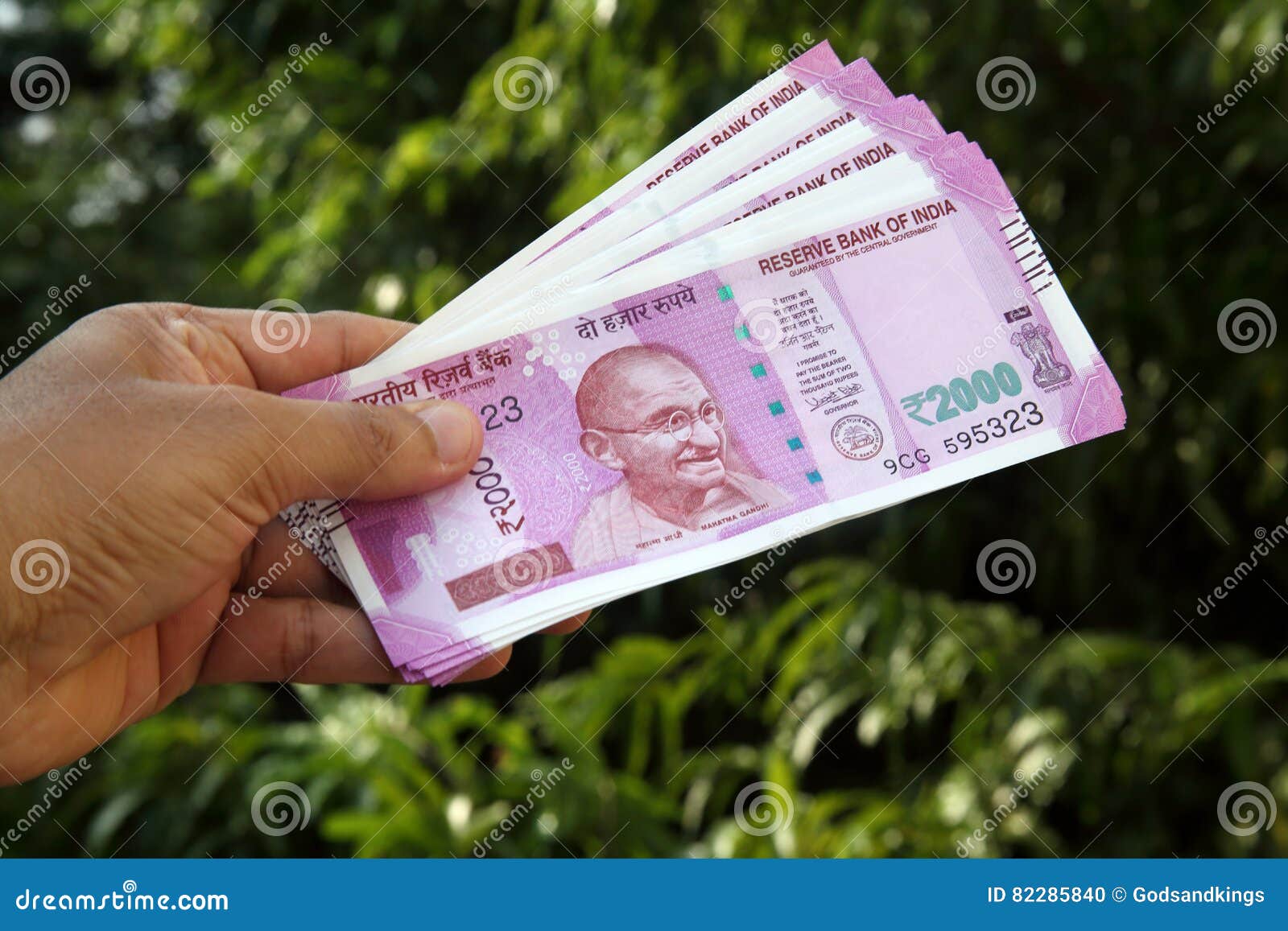 Close Up of Indian 2000 Rupee Notes Stock Photo - Image of lend, note ...