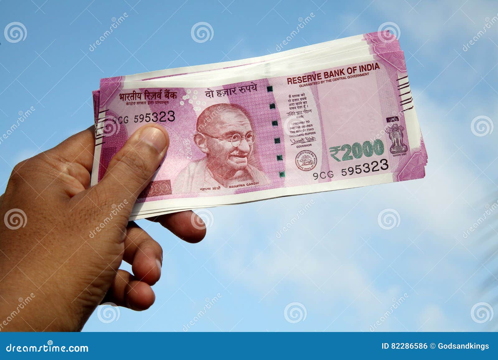 Close Up of Indian 2000 Rupee Notes Stock Photo - Image of loan ...