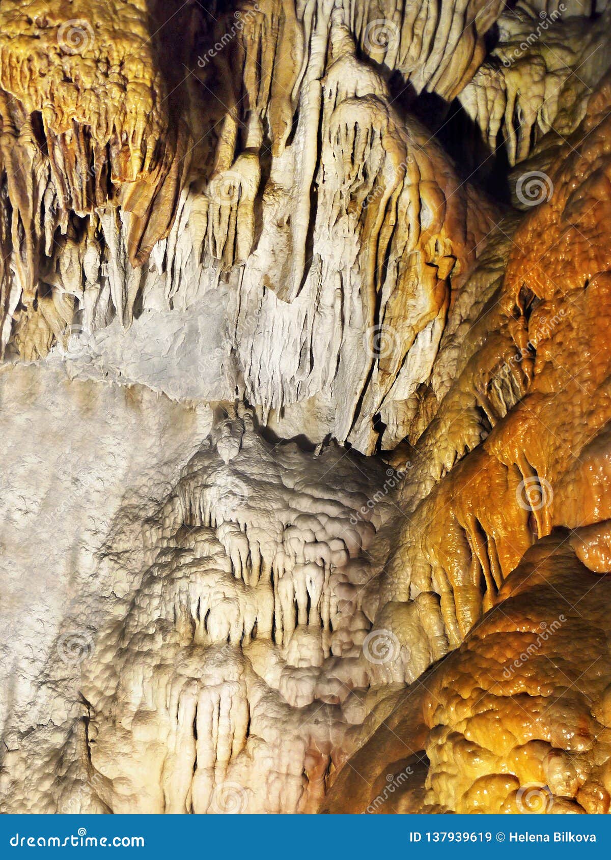 Close Up Interior Da Caverna Profunda Misteriosa Imagem de Stock ...