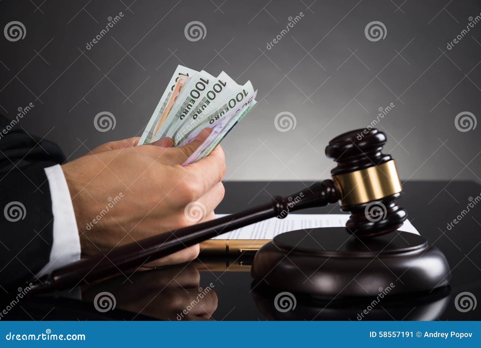 Close Up Of Judge Hand Is Hitting Hammer Judge In Courtroom Royalty ...