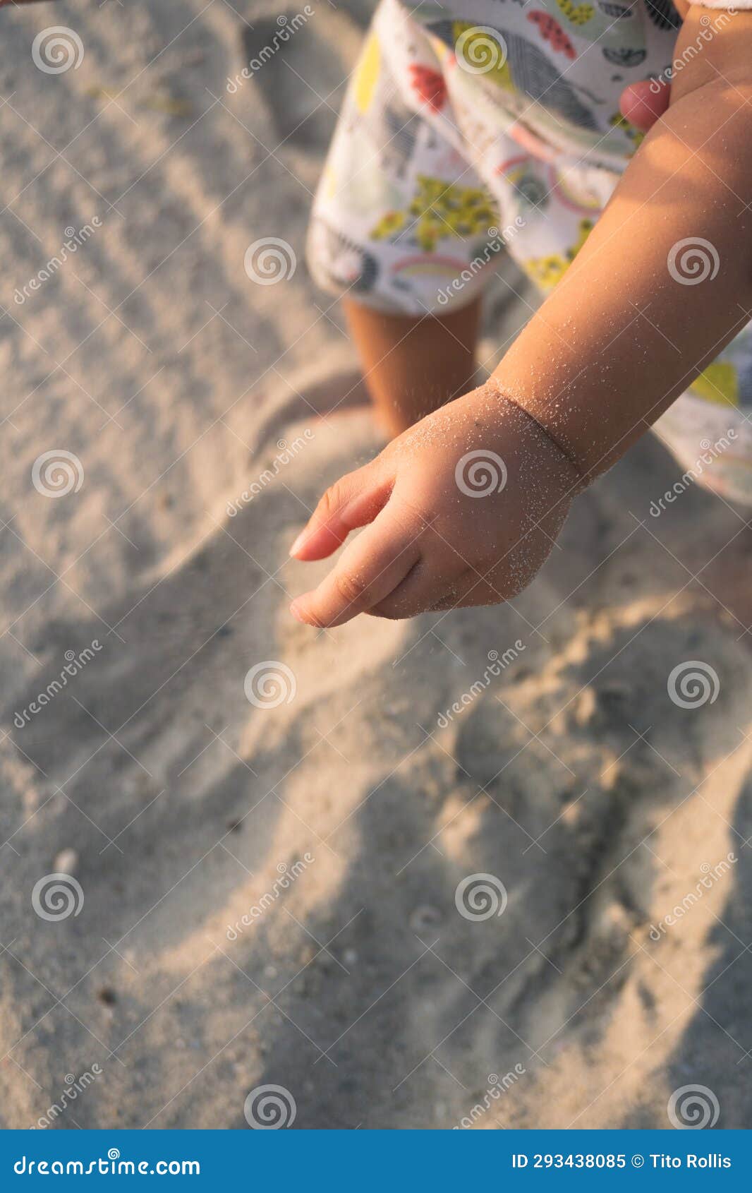 Close Up of Kid Hands Digging Stock Image - Image of close, softness ...