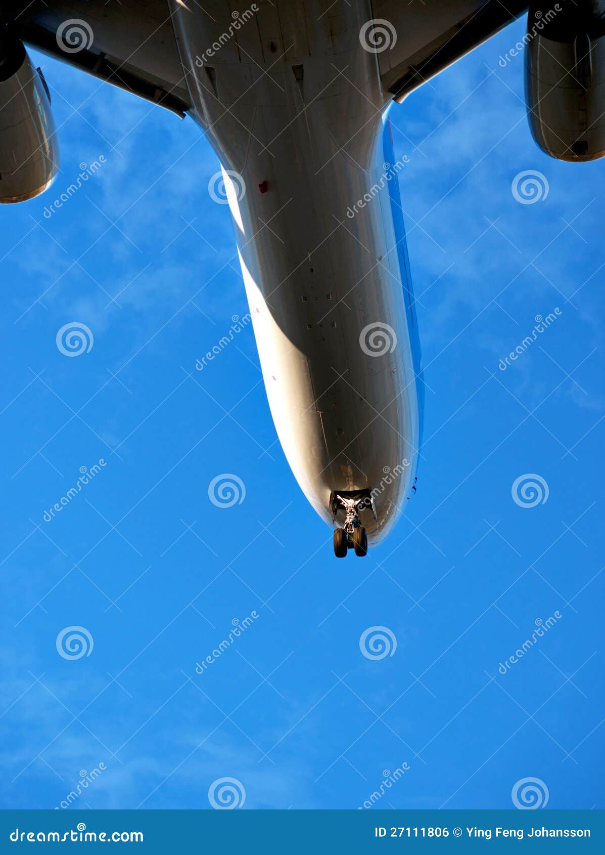 Close Up of Landing Aircraft Stock Photo - Image of sunshine, bright ...