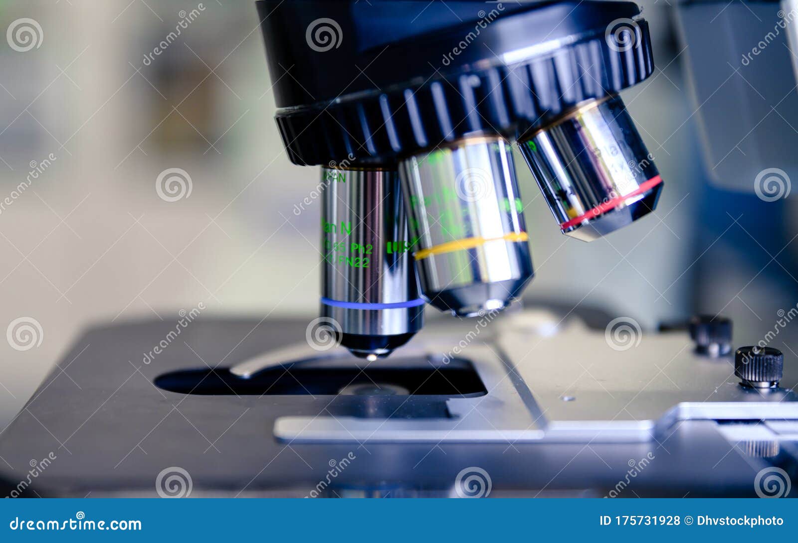 A Close Up Light Microscope for Pharmaceutical Bioscience Research ...