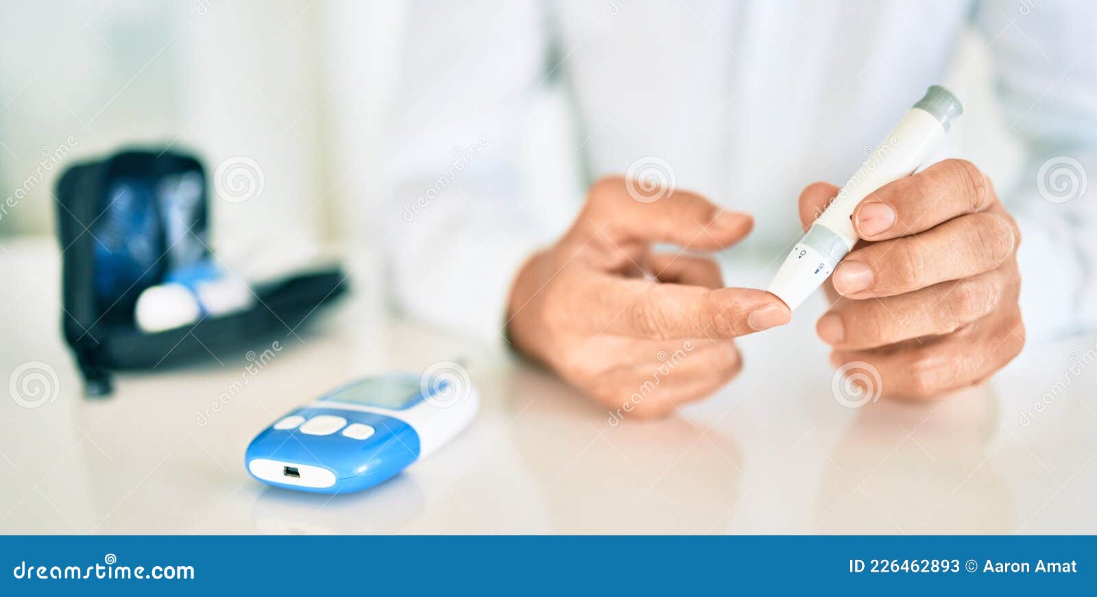 Close Up Of Man With Diabetes Using Insuline Stick With Syringe Royalty ...