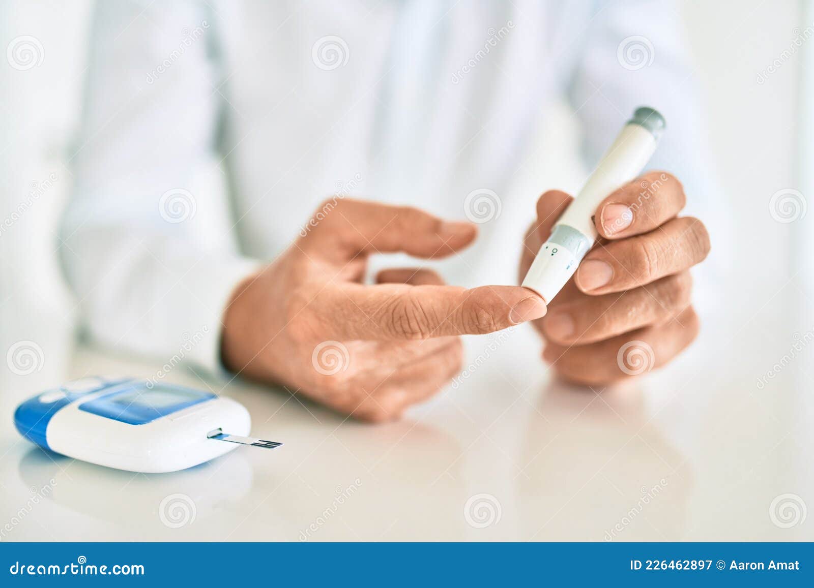 Close Up of Man with Diabetes Using Insuline Stick with Syringe Stock ...