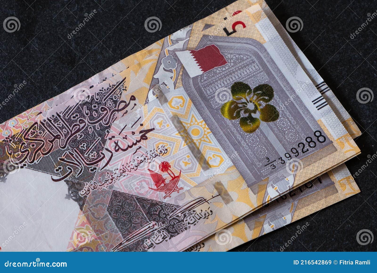 New 5 Qatari Riyal Banknote Stock Image - Image of banking, finance ...