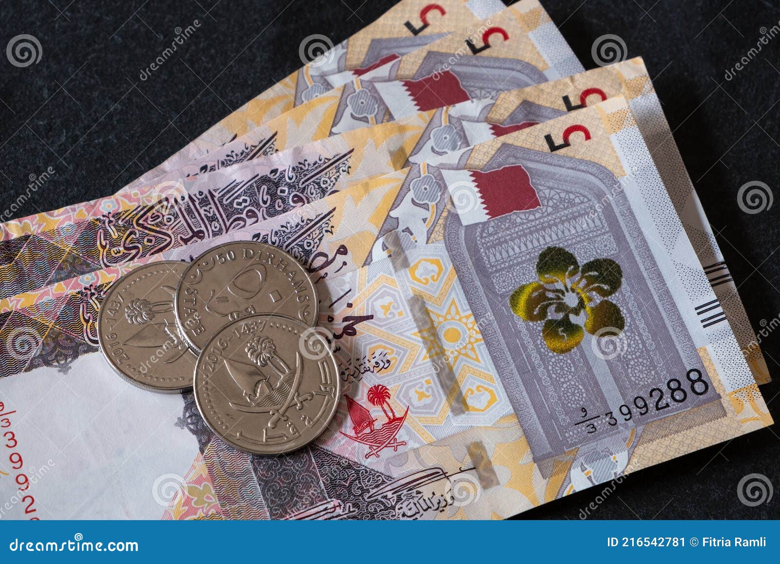 New 5 Qatari Riyal Banknote Stock Image - Image of bill, qatar: 216542781