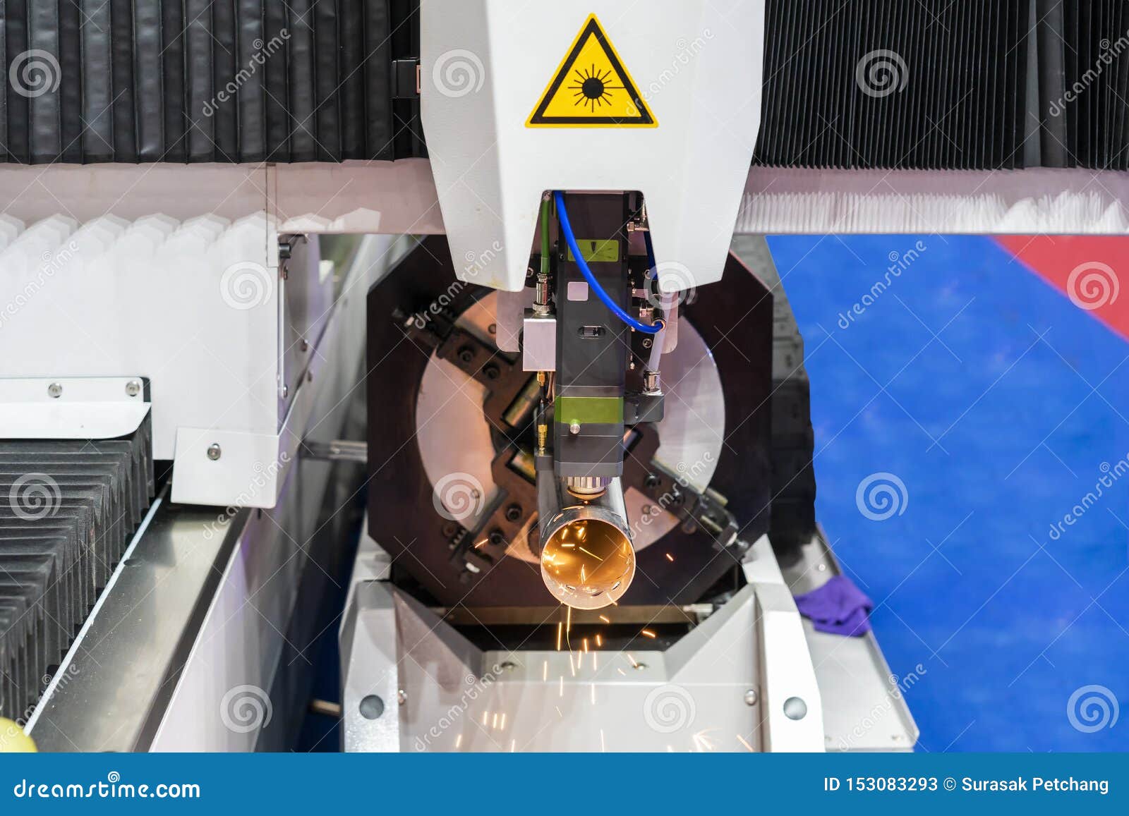 Close Up Nozzle & Pipe Setting by Clamp with Automatic Feed and Rotate ...