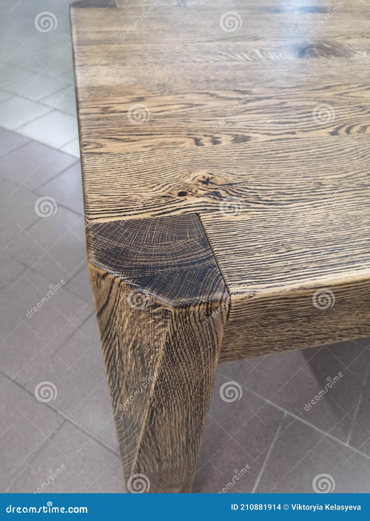 Close-up of an Oak Table with a Walk-through Beveled Leg Stock Photo ...