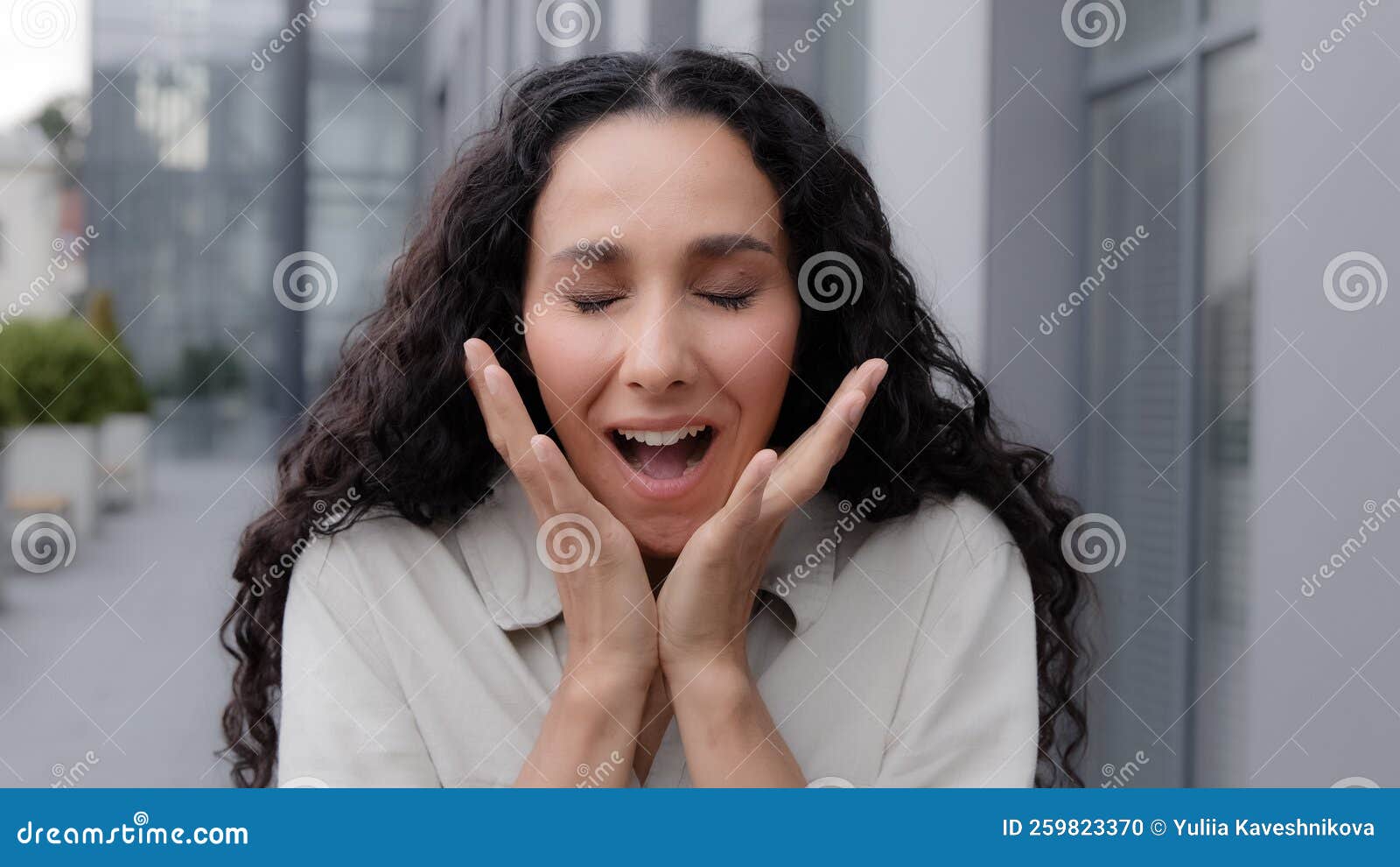 Close Up Oh My God Wow Female Facial Reaction Amazed Excited Shocked