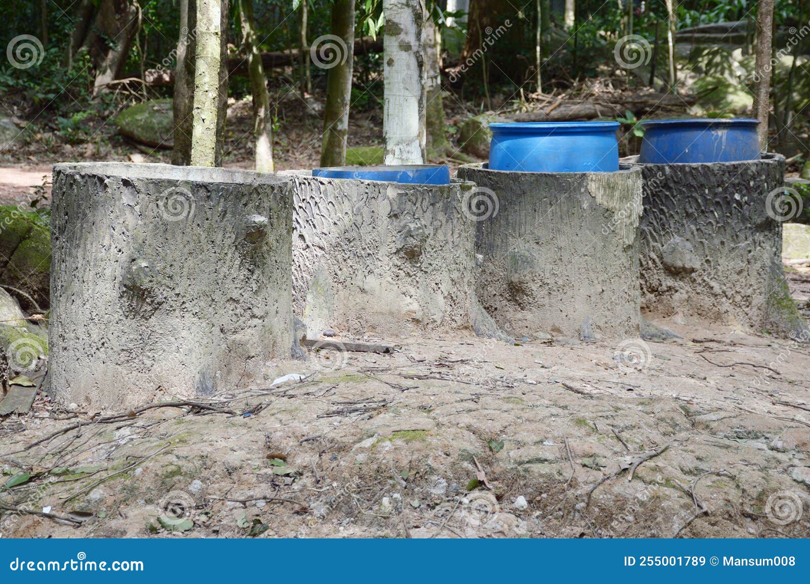 Old cement bin in the park stock image. Image of cement - 255001789