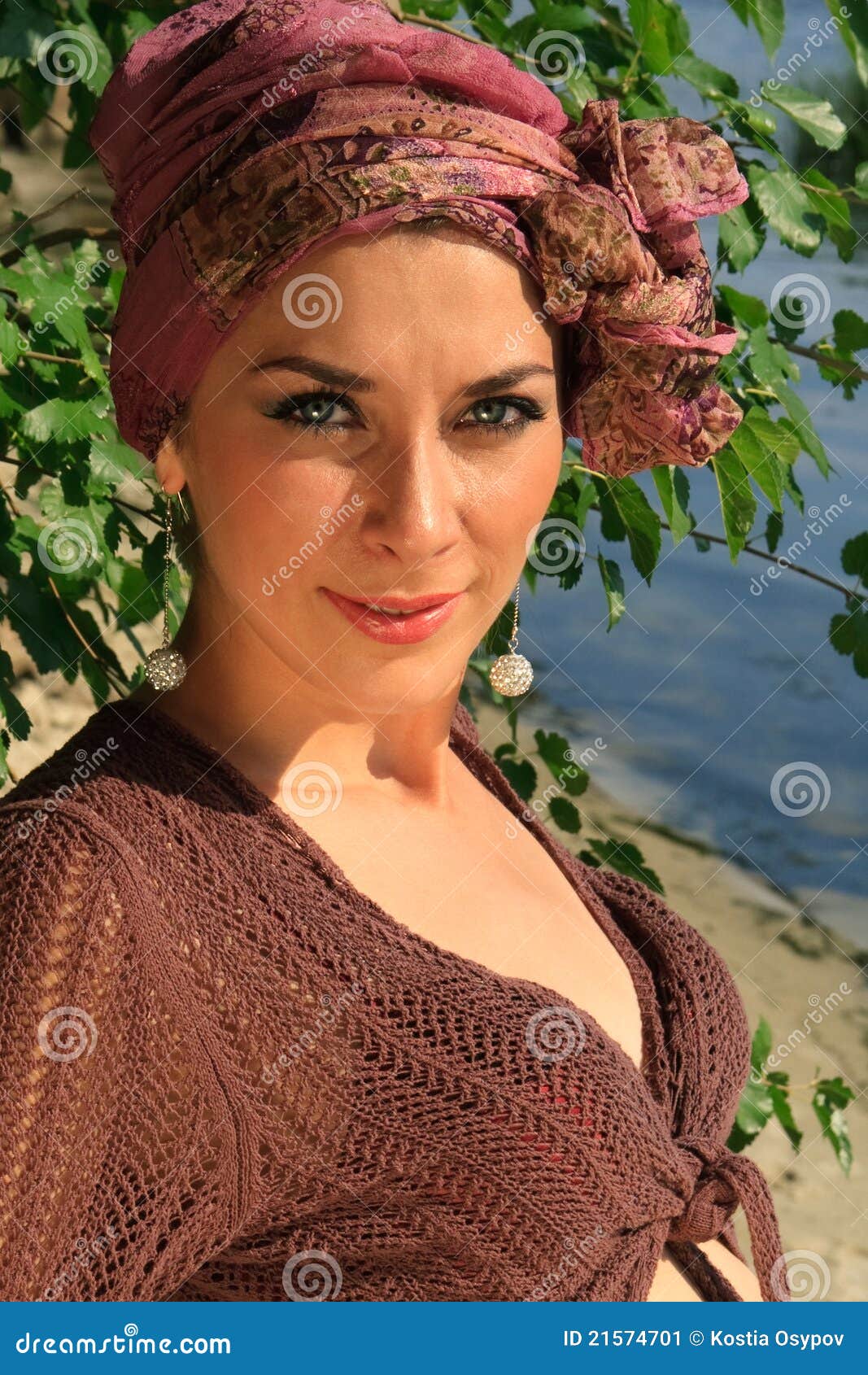Close-up outdoor portrait stock image. Image of beautiful - 21574701