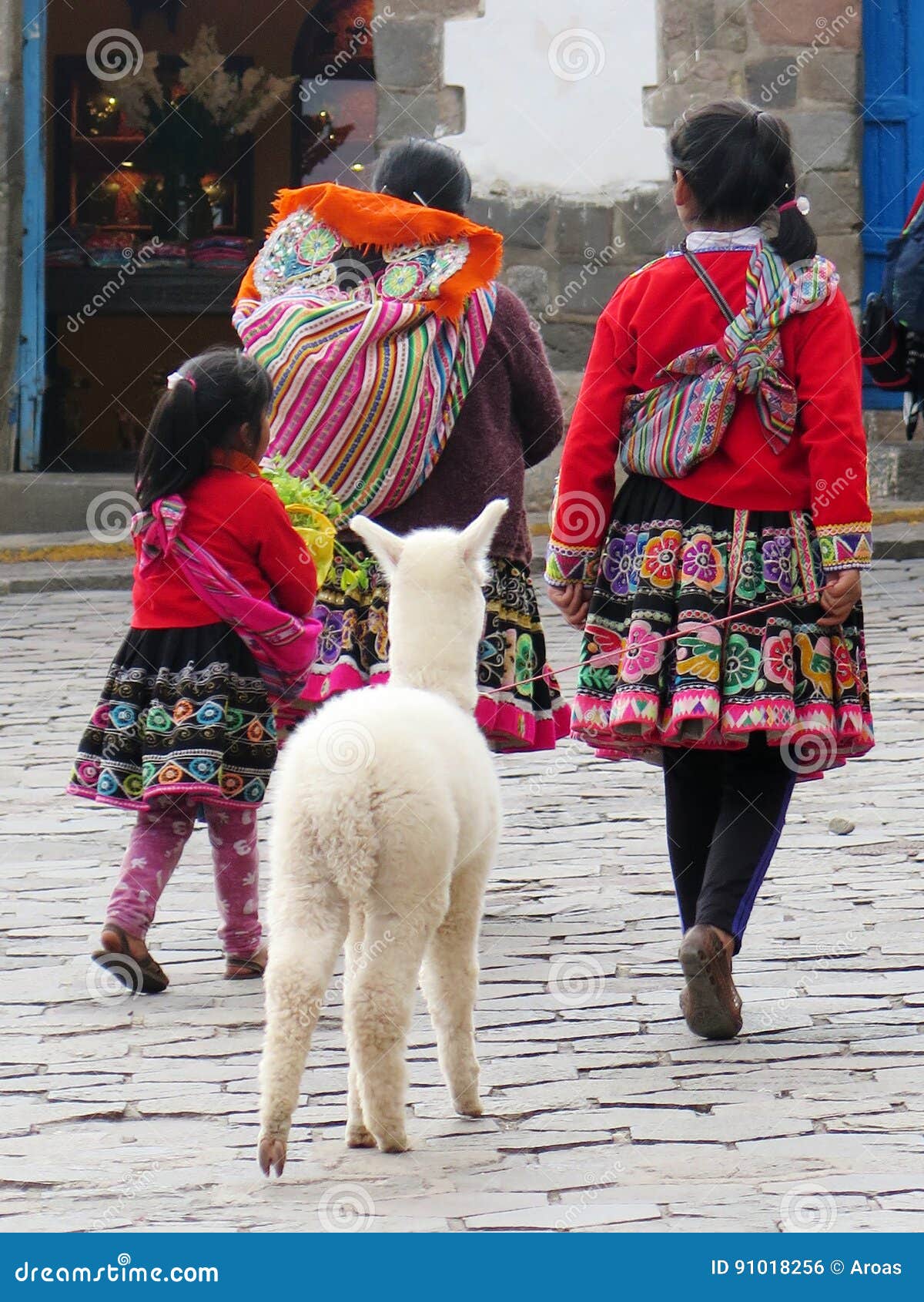 Close Up of Peruvian Women in Authentic Dress Editorial Photo - Image ...