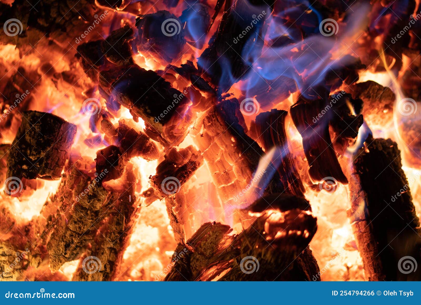 Close Up Photo of a Burning Fire. Stock Photo - Image of dark, grill ...